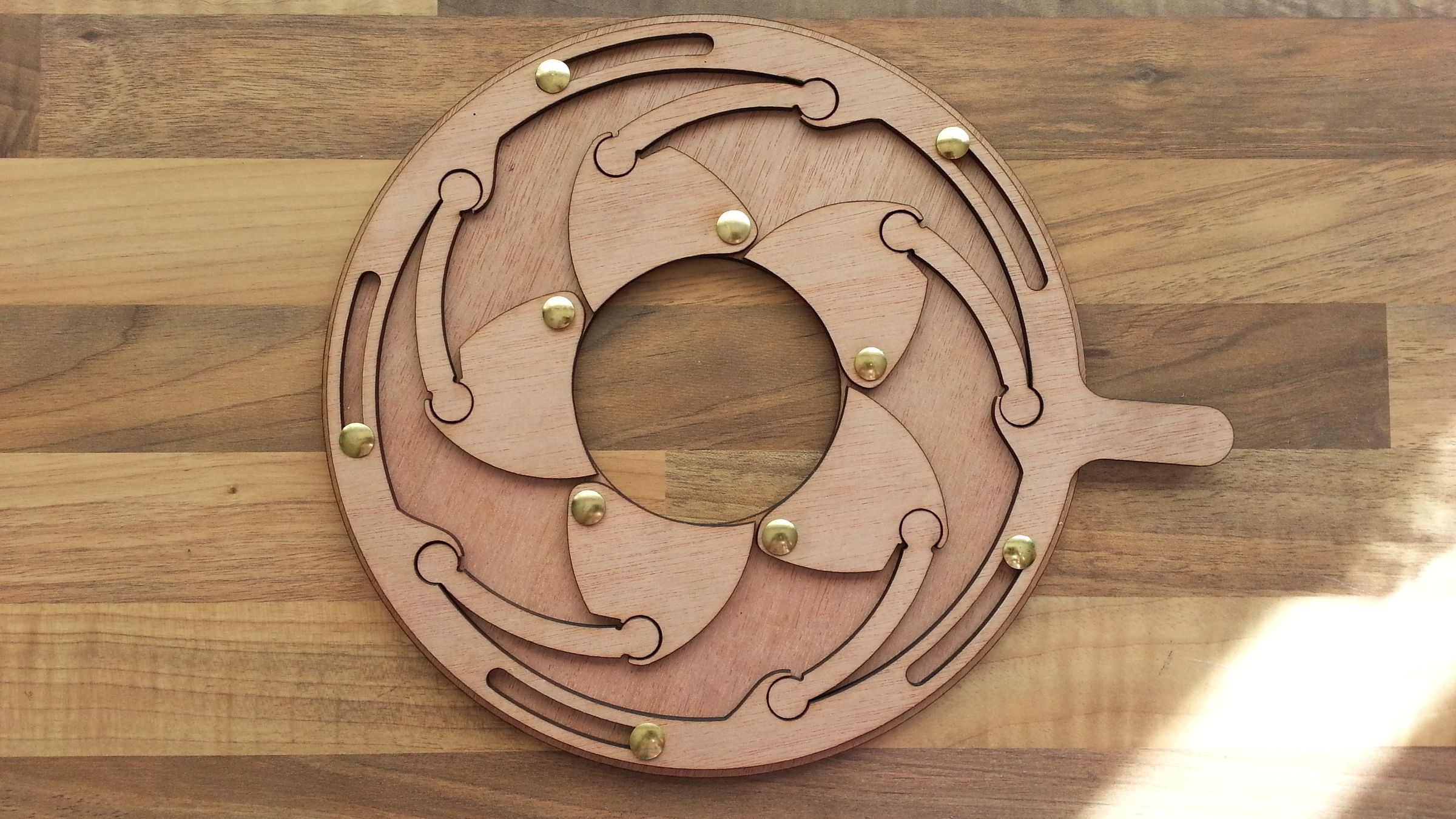 Mechanical Iris V2.0 : 5 Steps - Instructables