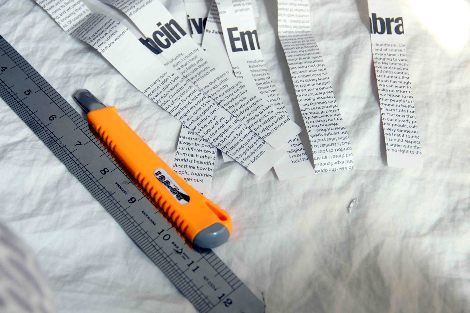 Make a Necklace With Newspaper : 3 Steps (with Pictures) - Instructables