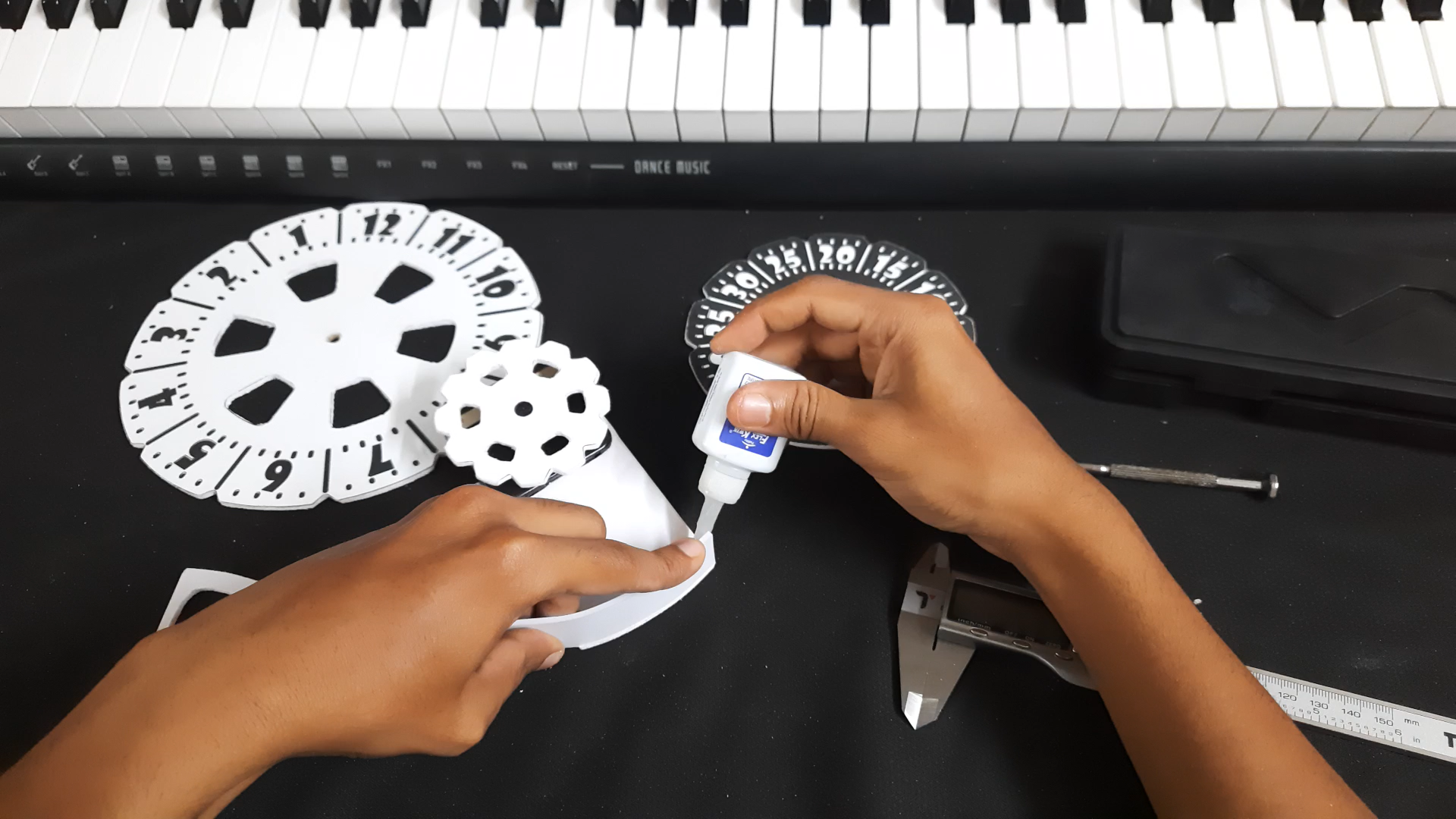 How to Make a Clock That Tells Time With a Twist...? : 8 Steps (with ...