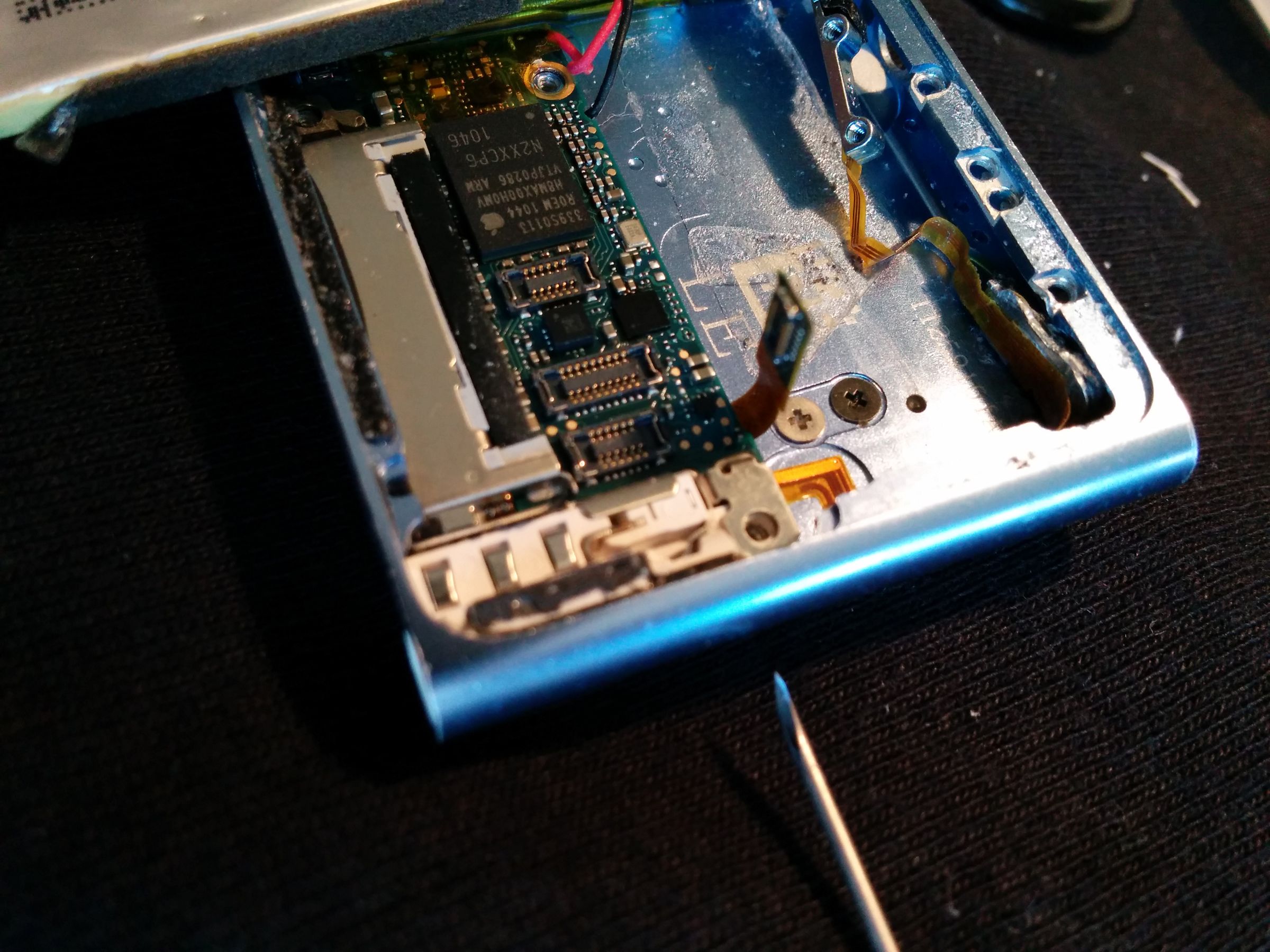 Ipod Nano 6th Gen Headphone, Power and Volume Assembly Repair : 8 Steps ...