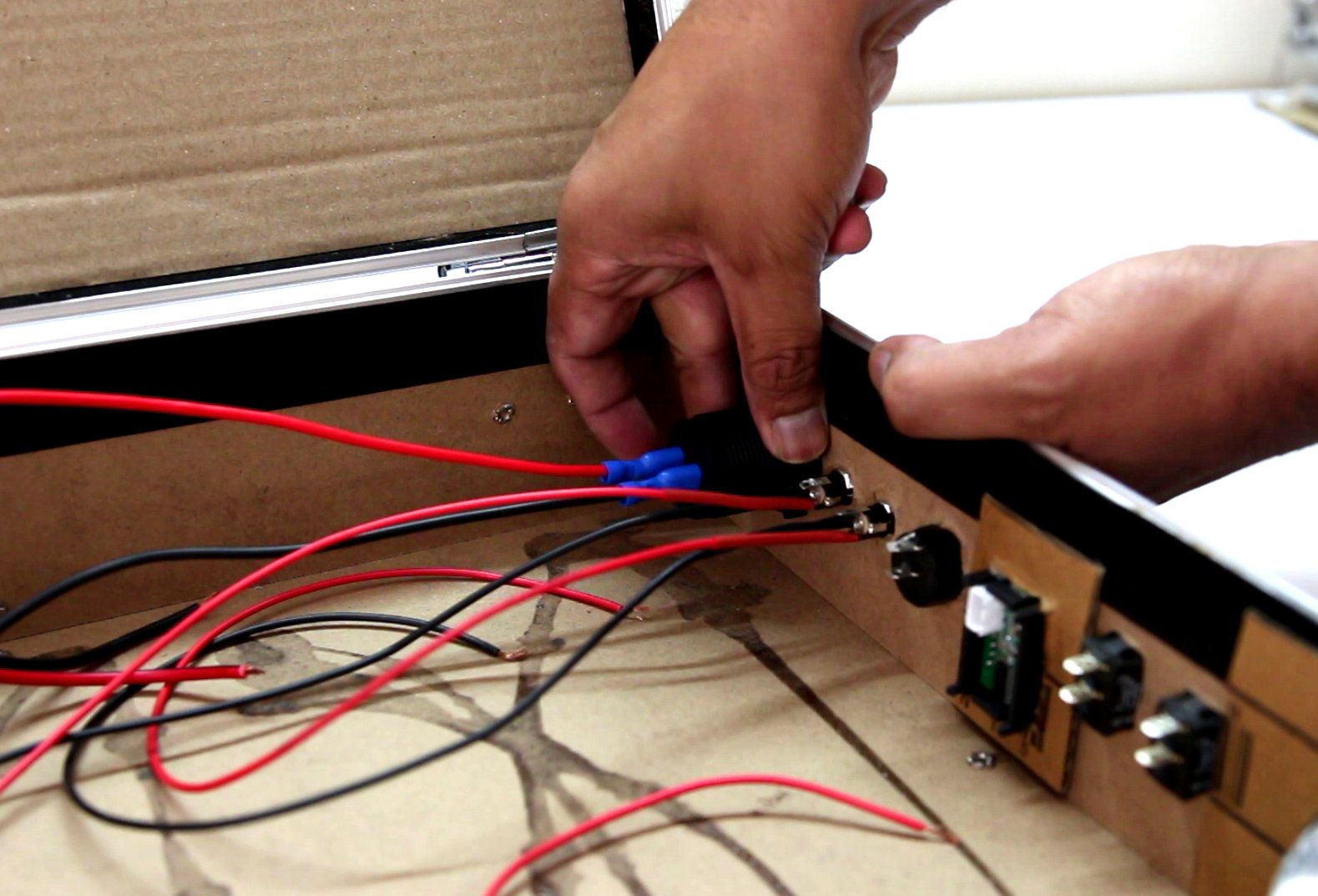 DIY Solar Power Generator V1.0 : 17 Steps (with Pictures) - Instructables