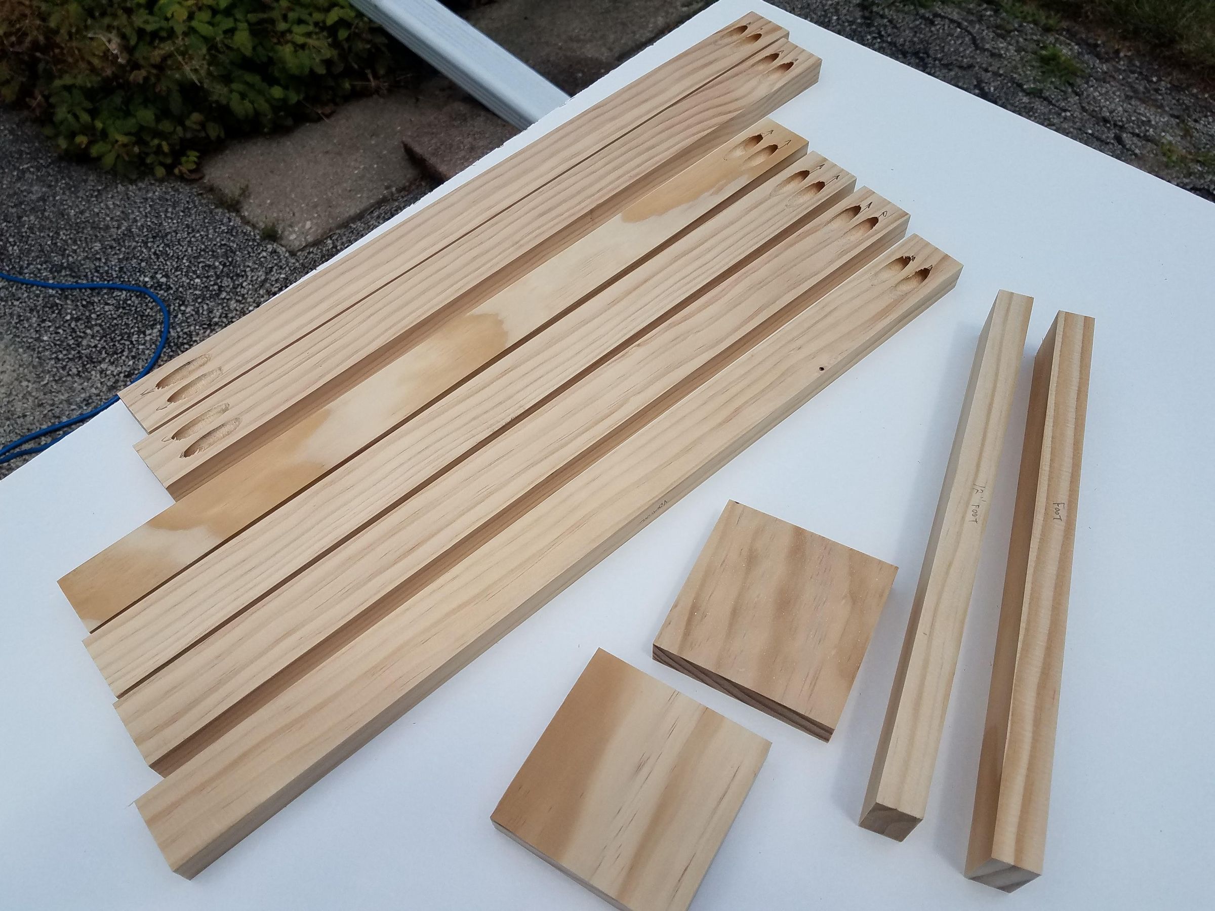 DIY Teacher Desk Shield for Writing Conferences : 7 Steps (with ...