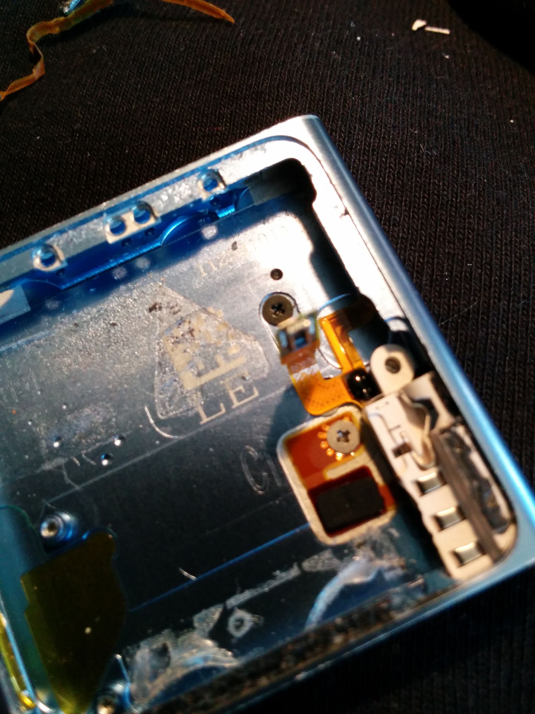 Ipod Nano 6th Gen Headphone, Power and Volume Assembly Repair : 8 Steps ...