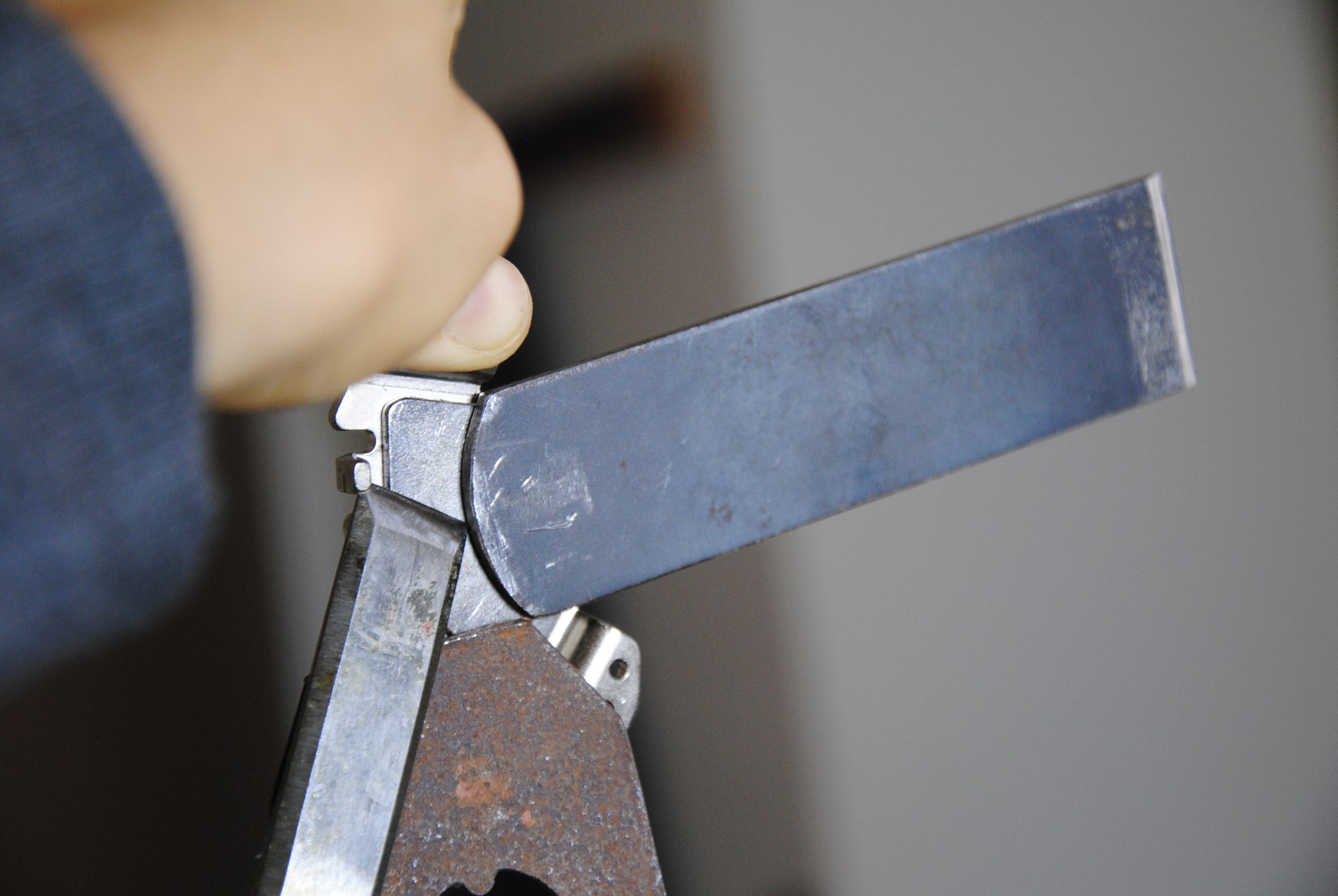 How to Make a Magnetic Honing Guide (For Sharpening Chisels & Hand ...