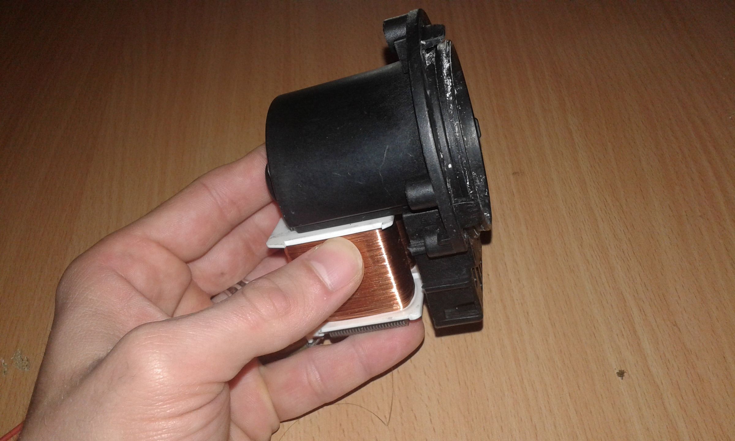 How to Make an Electromagnet : 6 Steps (with Pictures) - Instructables