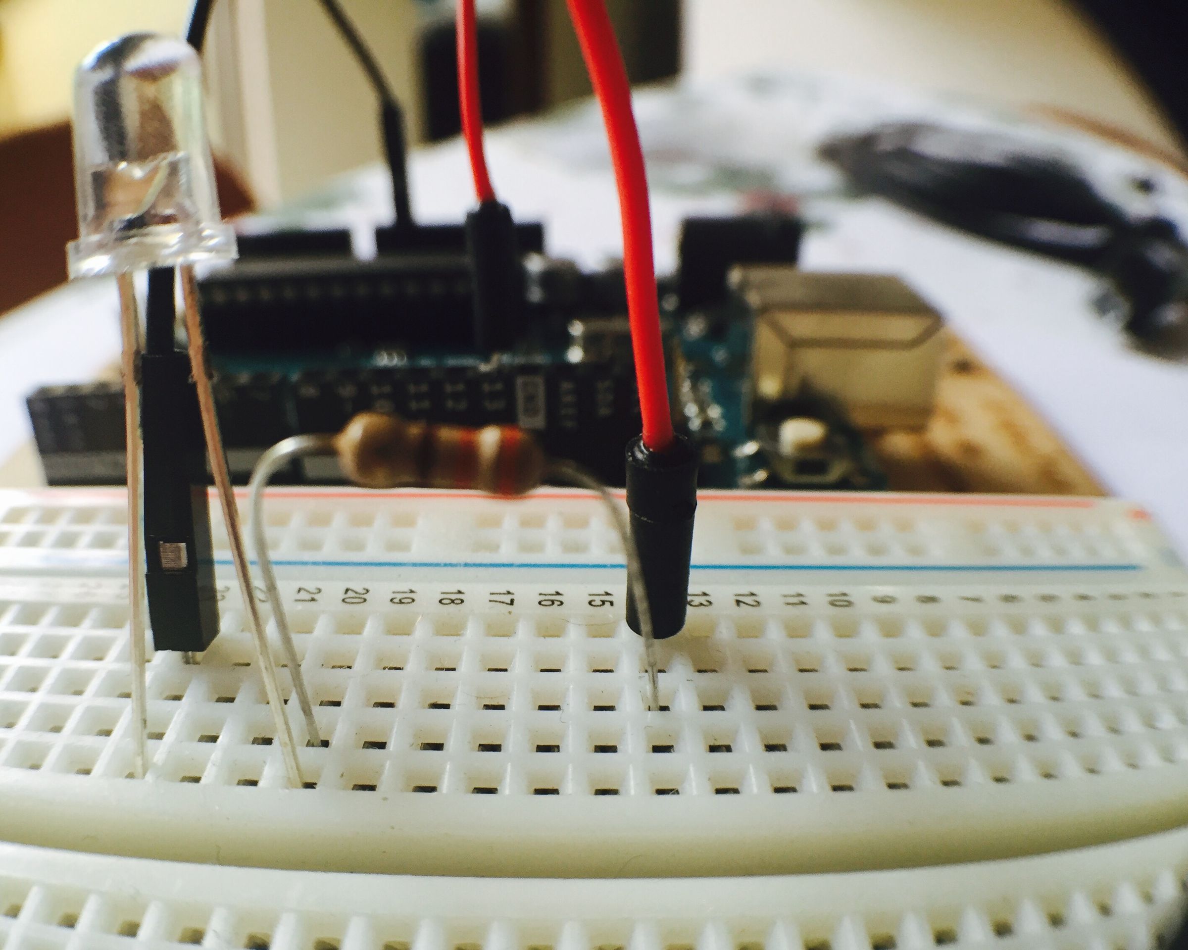 Led Y Resistencia : 4 Steps - Instructables