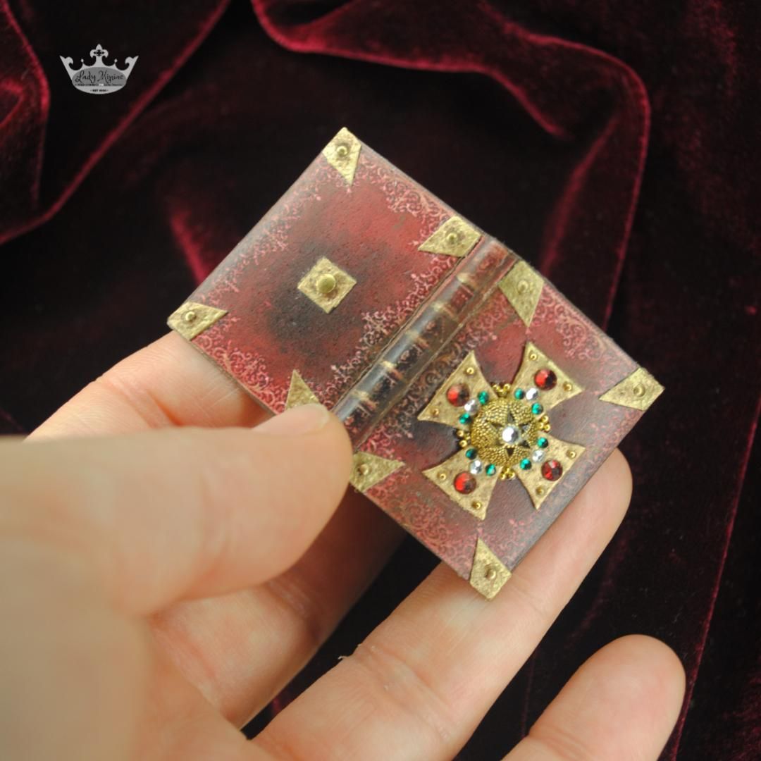 💎 DIY Miniature Books With Gold Embossing and Gems - Video Tutorial ...