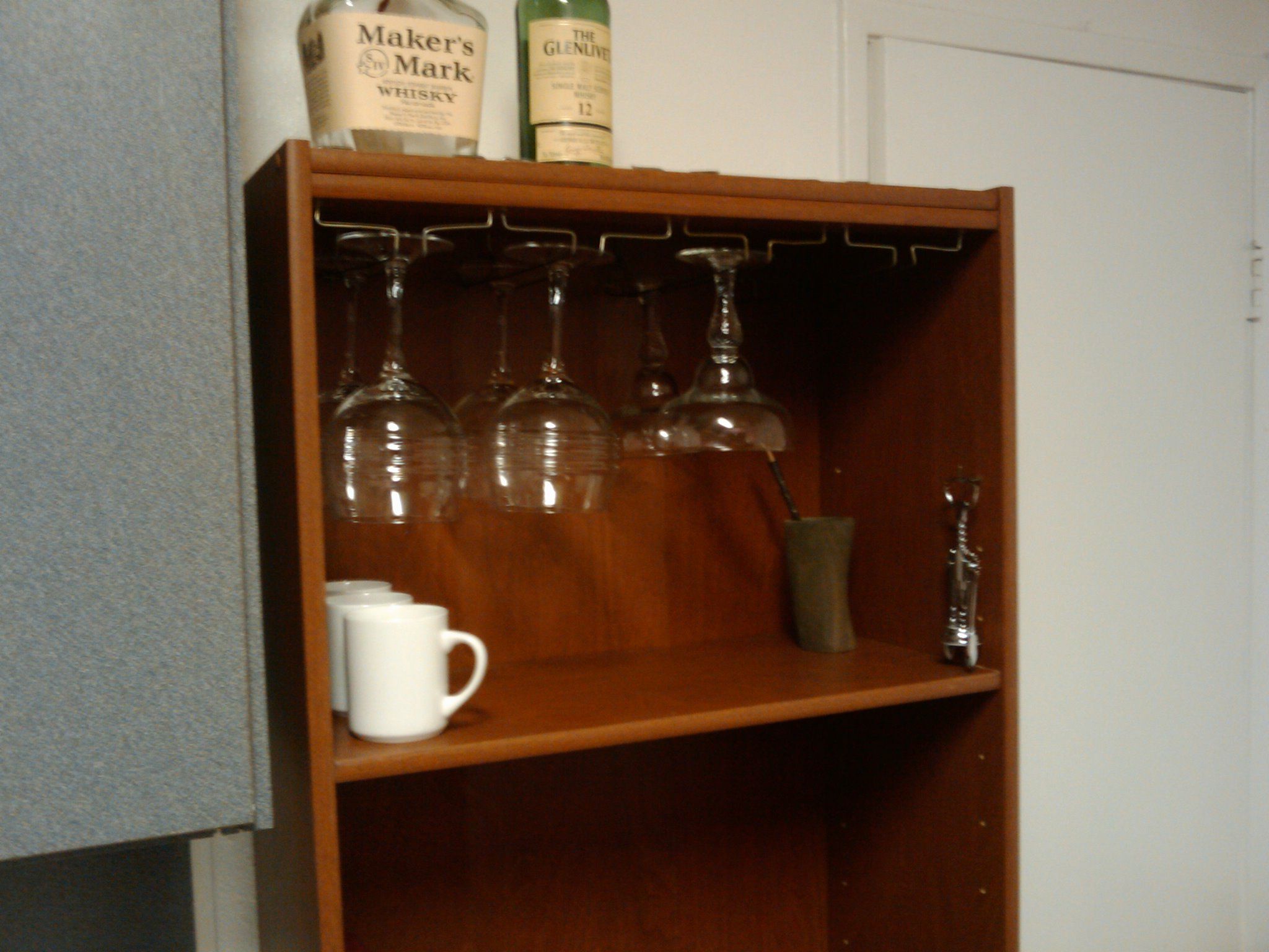 Free Hanging Glass Rack : 4 Steps - Instructables