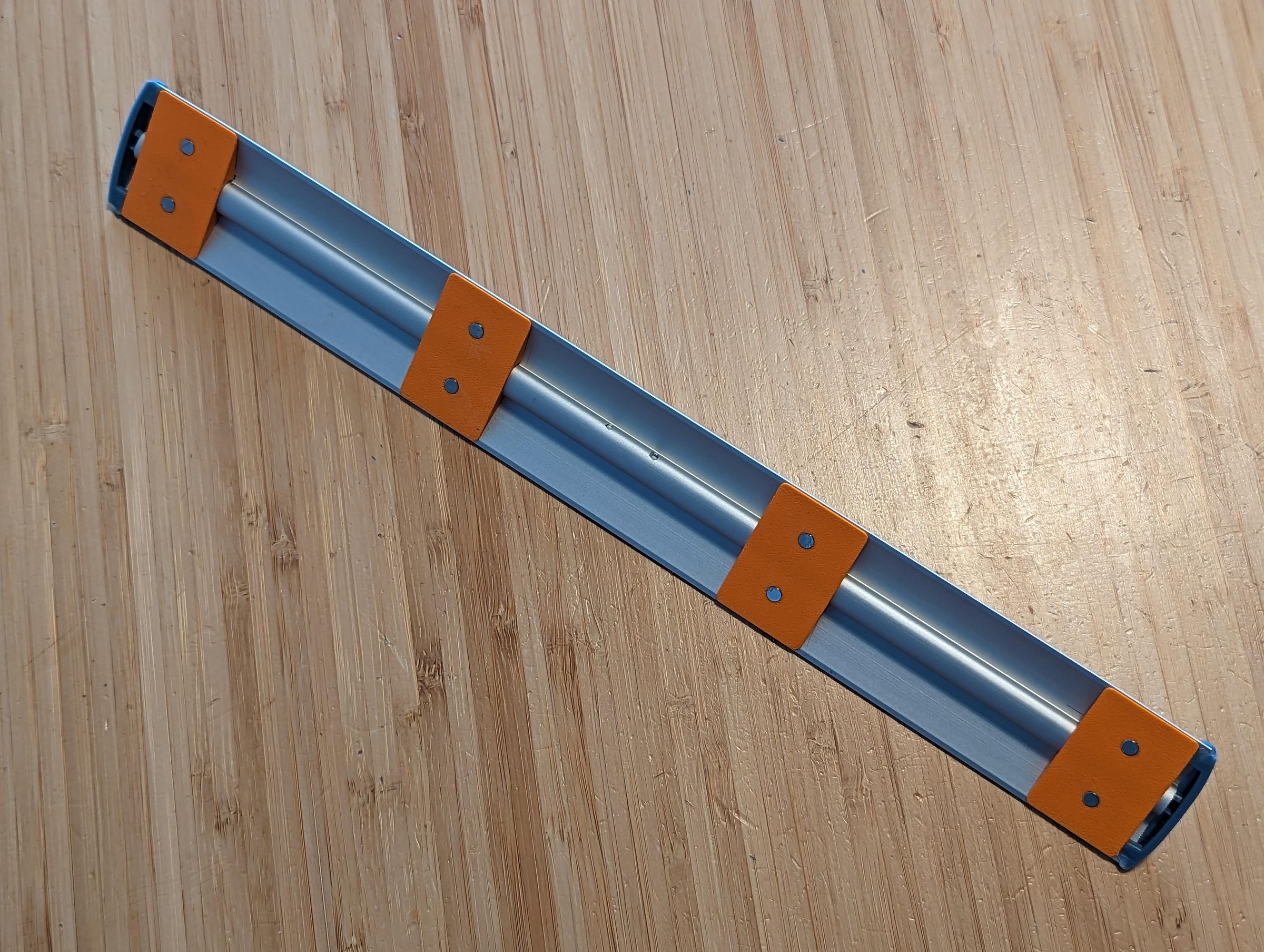 Magnetic Ruler for One Hand Use - Règles Magnétiques Pour Utilisation À ...