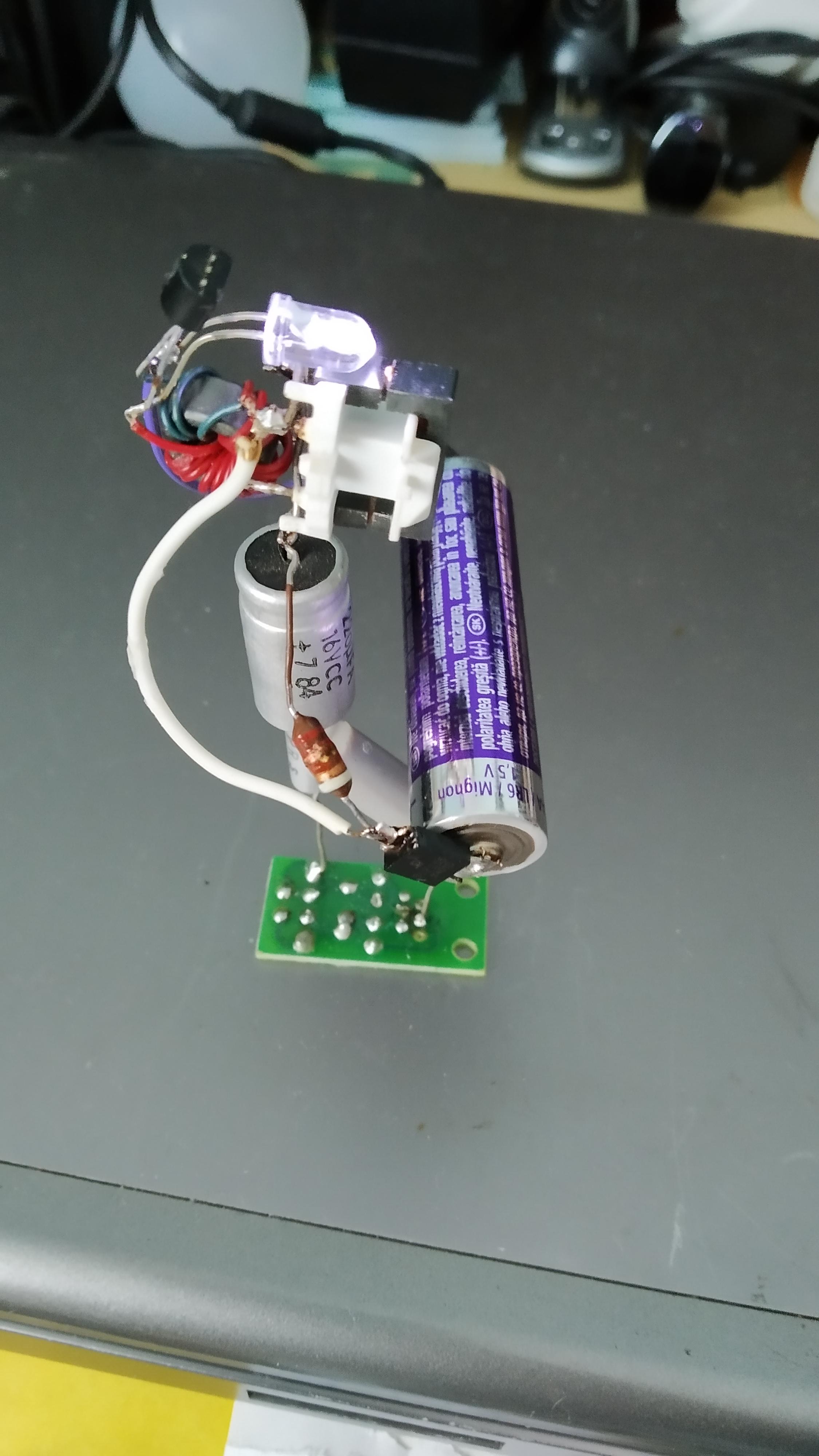 Easy Joule Thief Circuit : 10 Steps (with Pictures) - Instructables