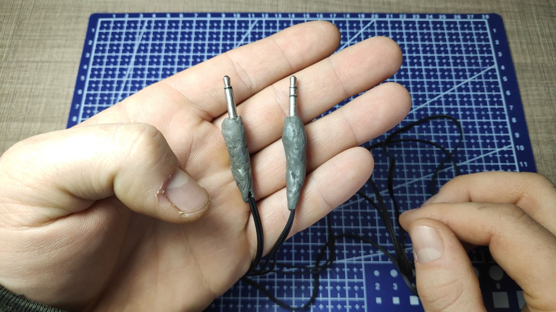Stereo to Mono Audio Cable : 4 Steps - Instructables