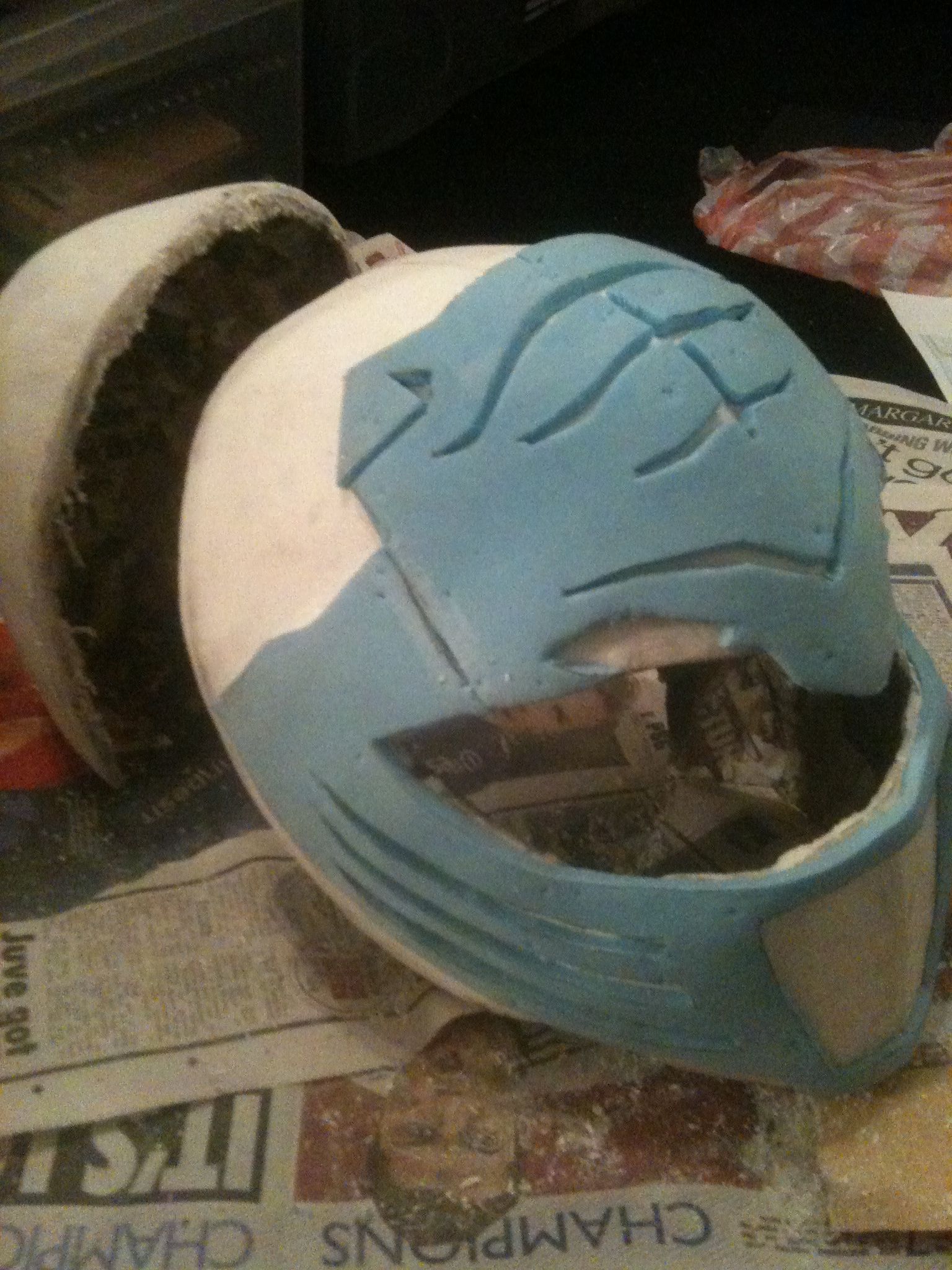 CHEAP Cosplay Helmet : 6 Steps - Instructables