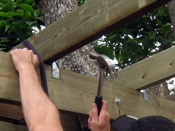 How to Build a Treehouse : 17 Steps (with Pictures) - Instructables