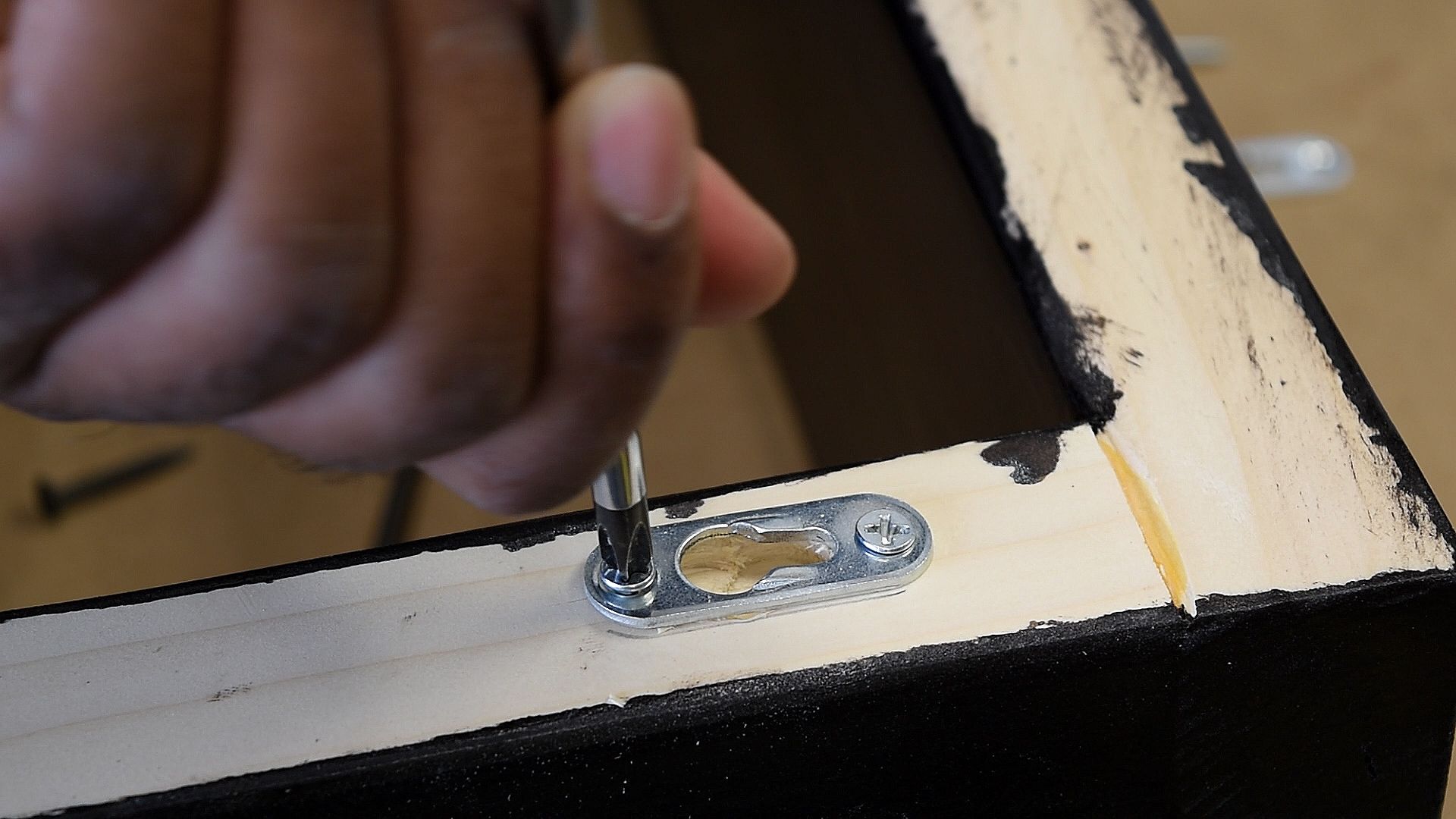 How to Make a $7 Floating Shelf : 6 Steps (with Pictures) - Instructables