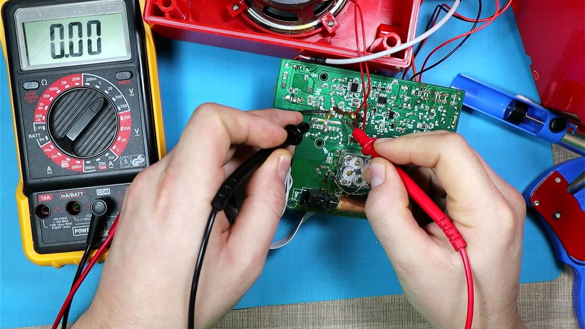 Job Site Radio Repair Step by Step : 6 Steps (with Pictures ...