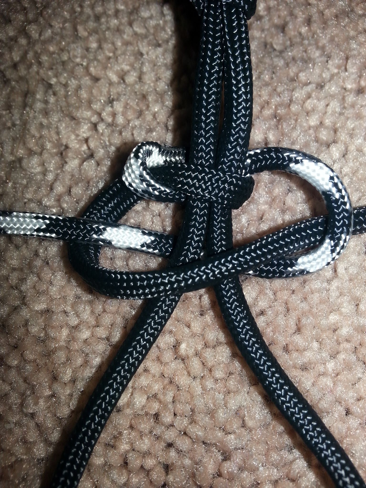 Easy Two Color Paracord Bracelet : 7 Steps - Instructables