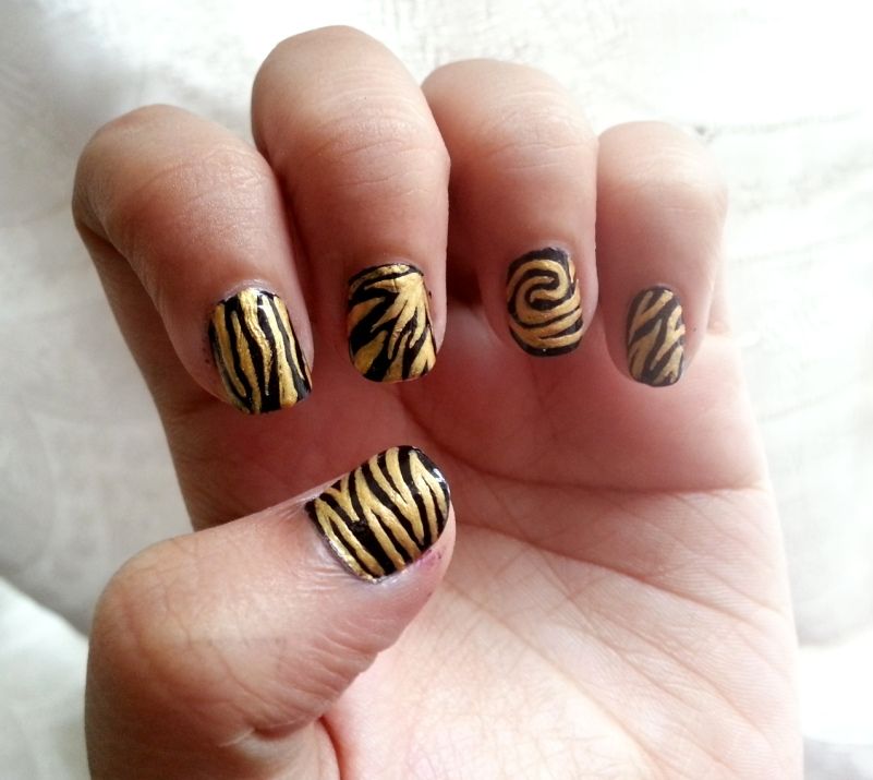 Tiger Stripe Nail Art