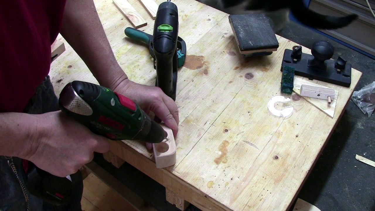 Mini Router Table With the Simplest Router Lift Ever : 12 Steps (with ...