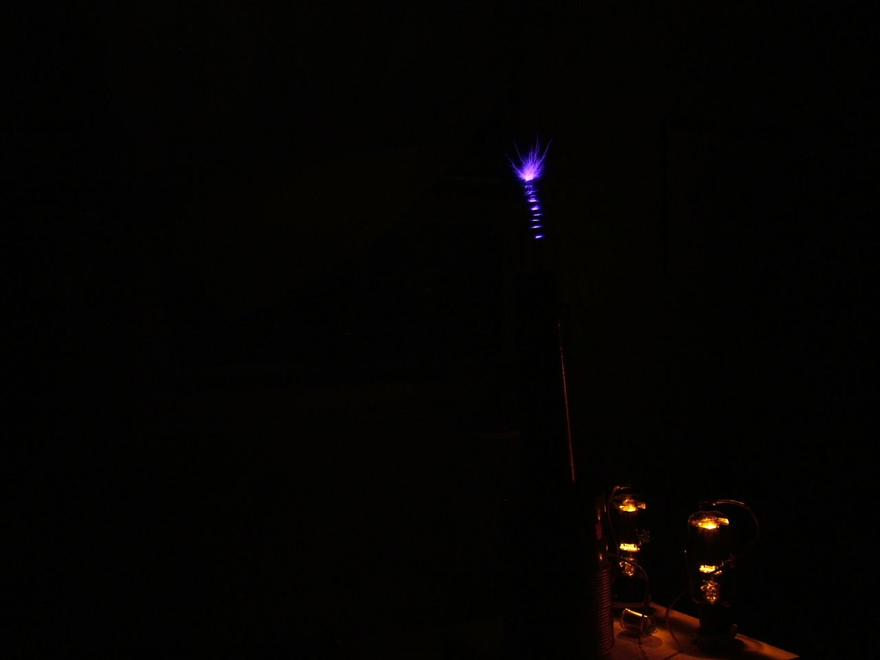 How to Build a Vacuum Tube Tesla Coil (VTTC) : 10 Steps (with Pictures ...