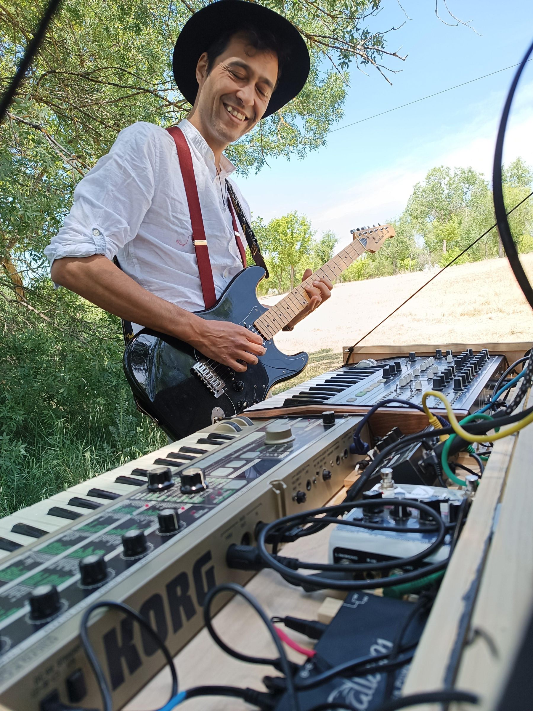 Busking Synth Case Full Portable Autonomous Setup : 9 Steps (with ...