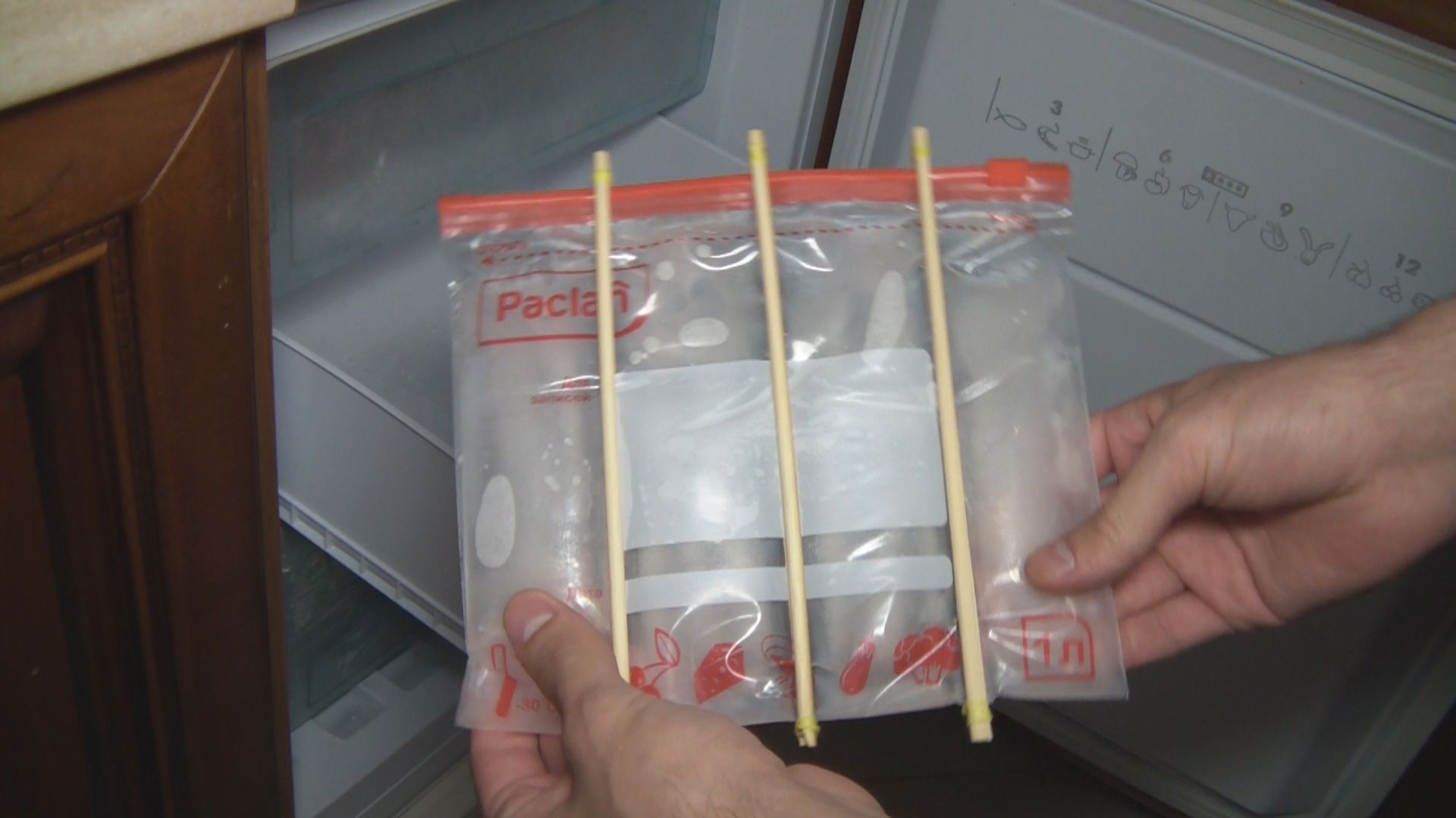 How to Make Stick Ice Cube for Water Bottle in Ziplock Bag : 4 Steps ...