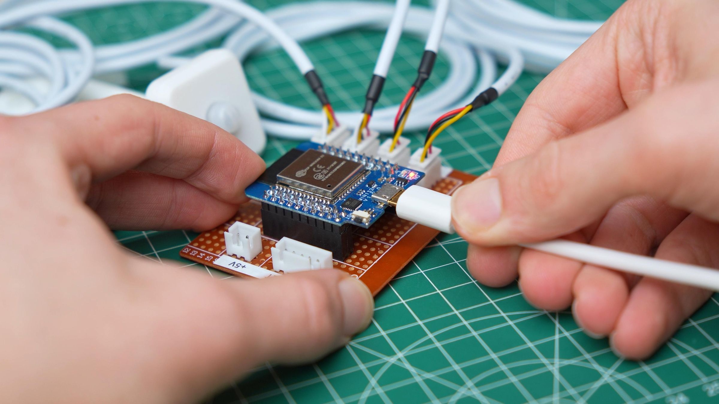 All-in-one RGBW LEDs Controller With Temperature and PIR Sensors! : 10 ...