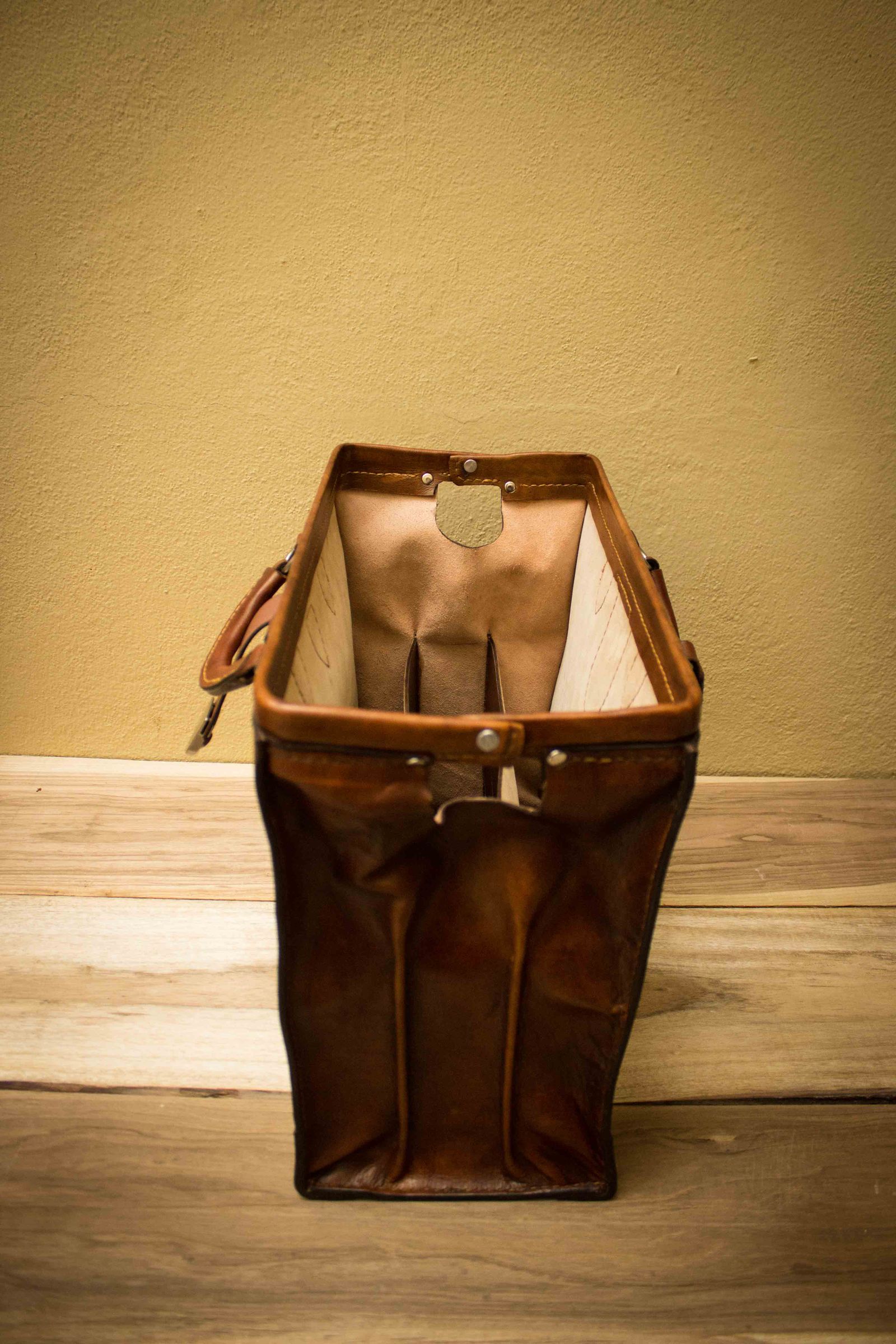 Leather MD Briefcase (Doctor's Bag) : 13 Steps (with Pictures ...