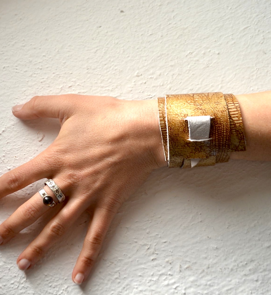 ♥DIY NO TOOLS (2 MINUTS) LEATHER CUFF♥ : 5 Steps (with Pictures ...
