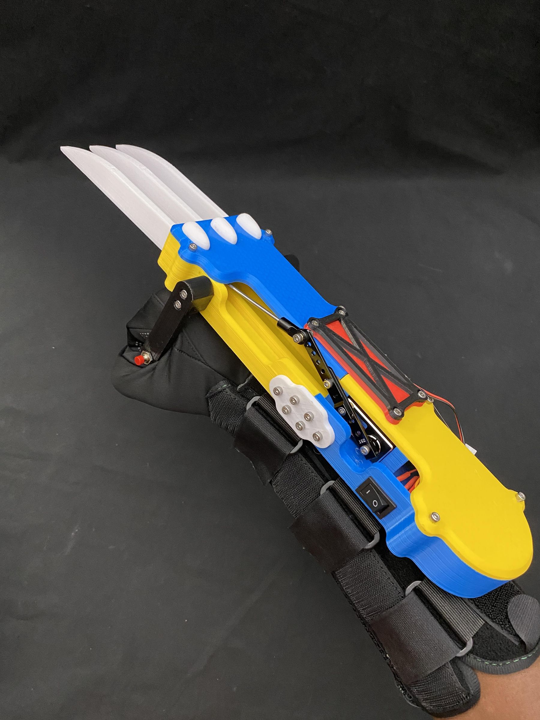 Electronic Wolverine Claws : 12 Steps (with Pictures) - Instructables