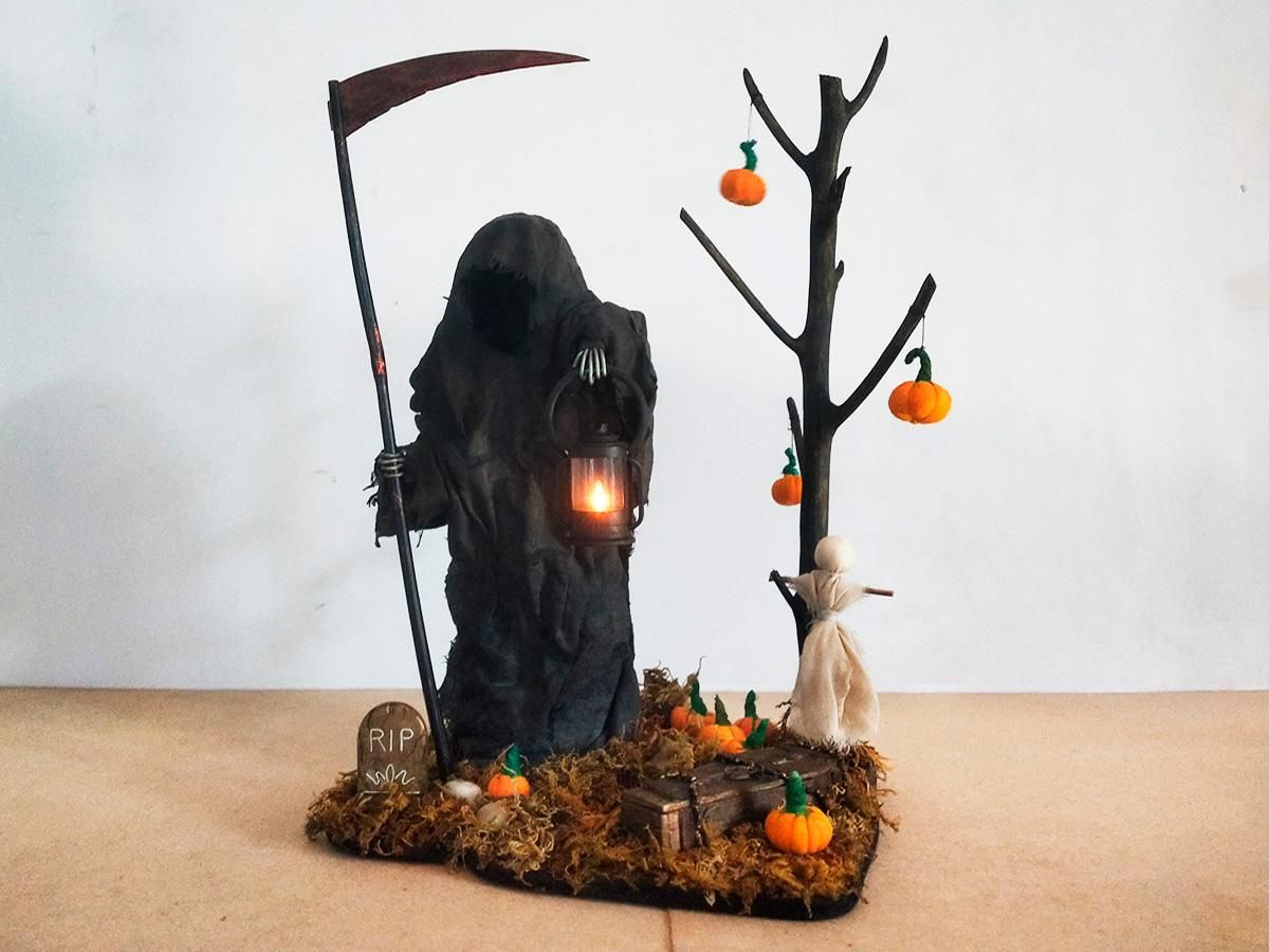Grim Reaper With Scythe & Lantern in Graveyard Halloween Decor : 22 ...
