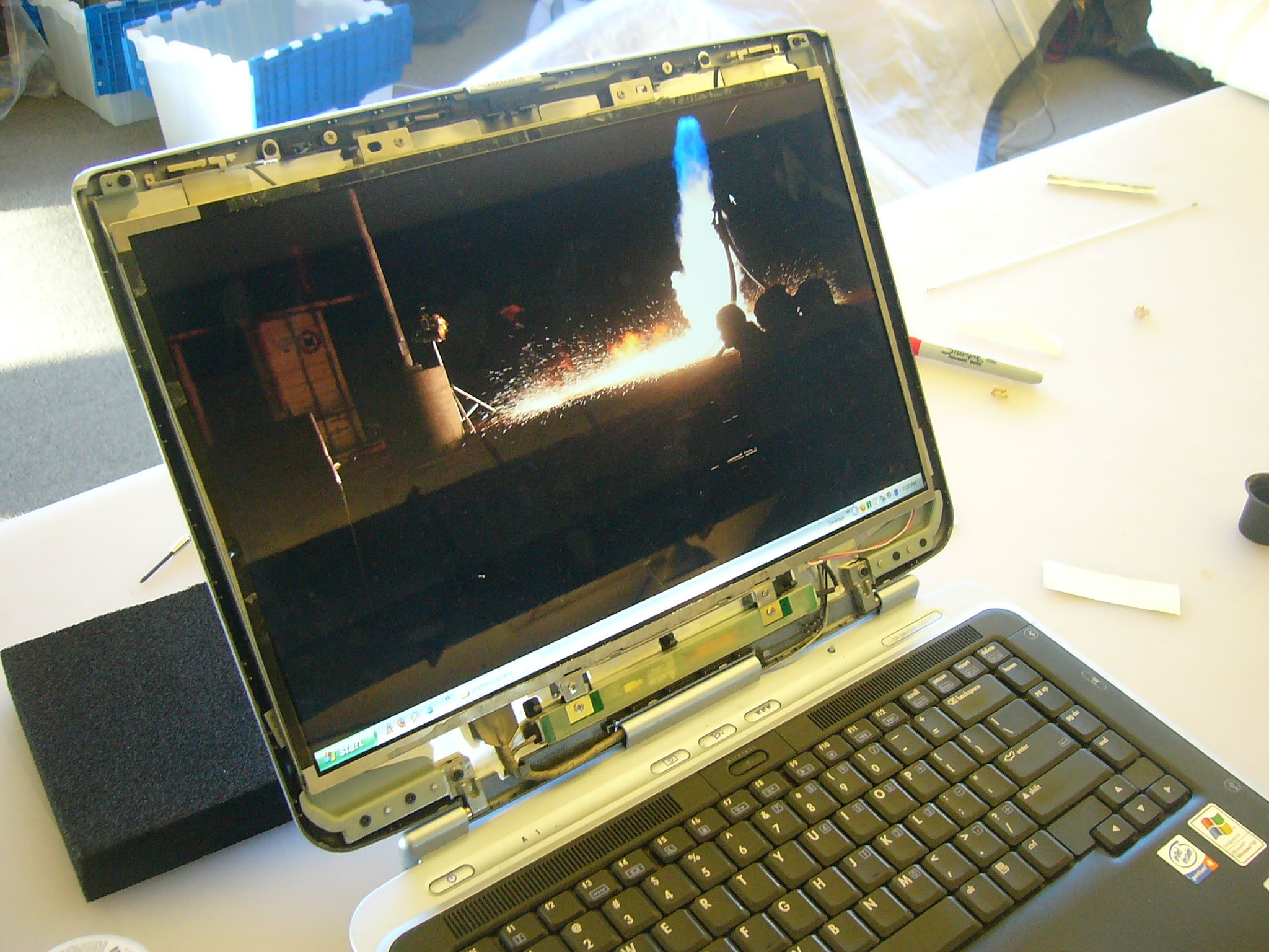 How to Replace Your Laptop's Backlight : 9 Steps (with Pictures ...