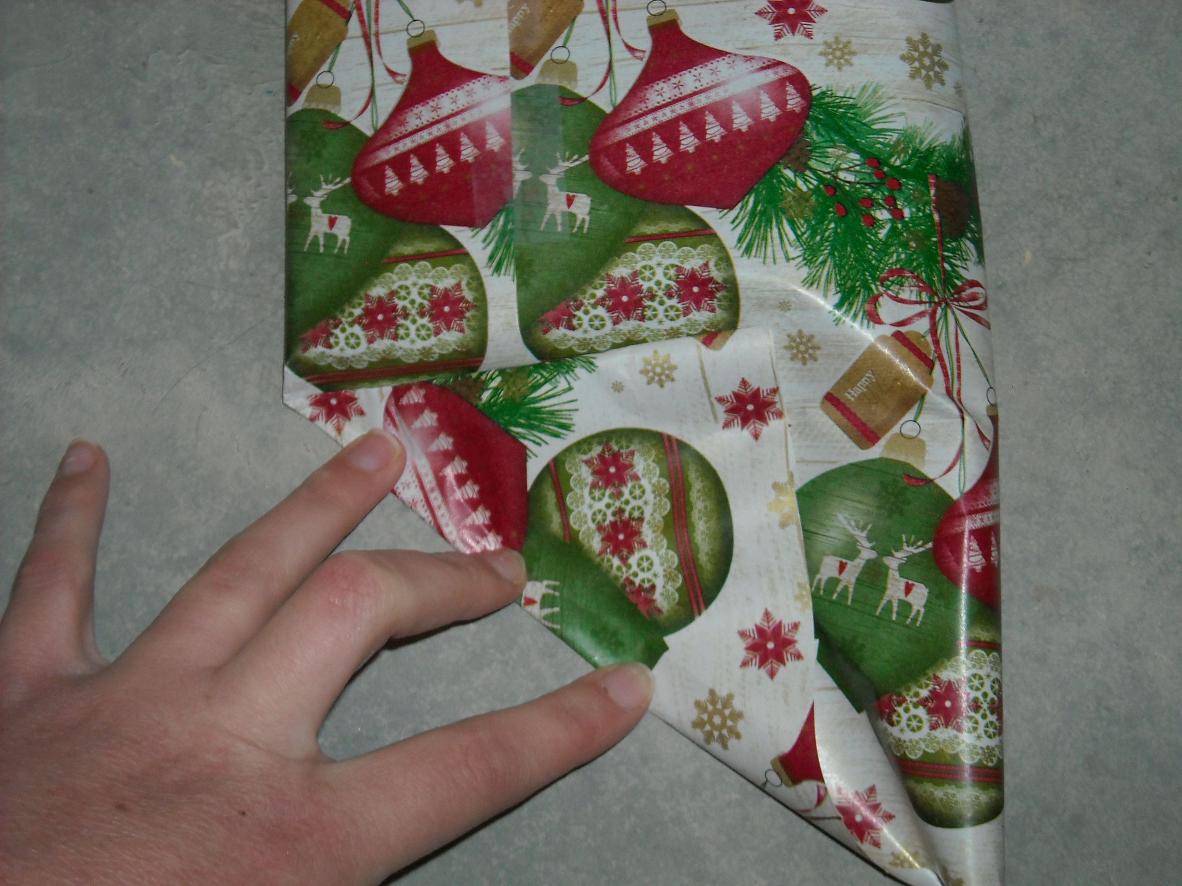 How to Wrap a Flat Gift : 5 Steps - Instructables