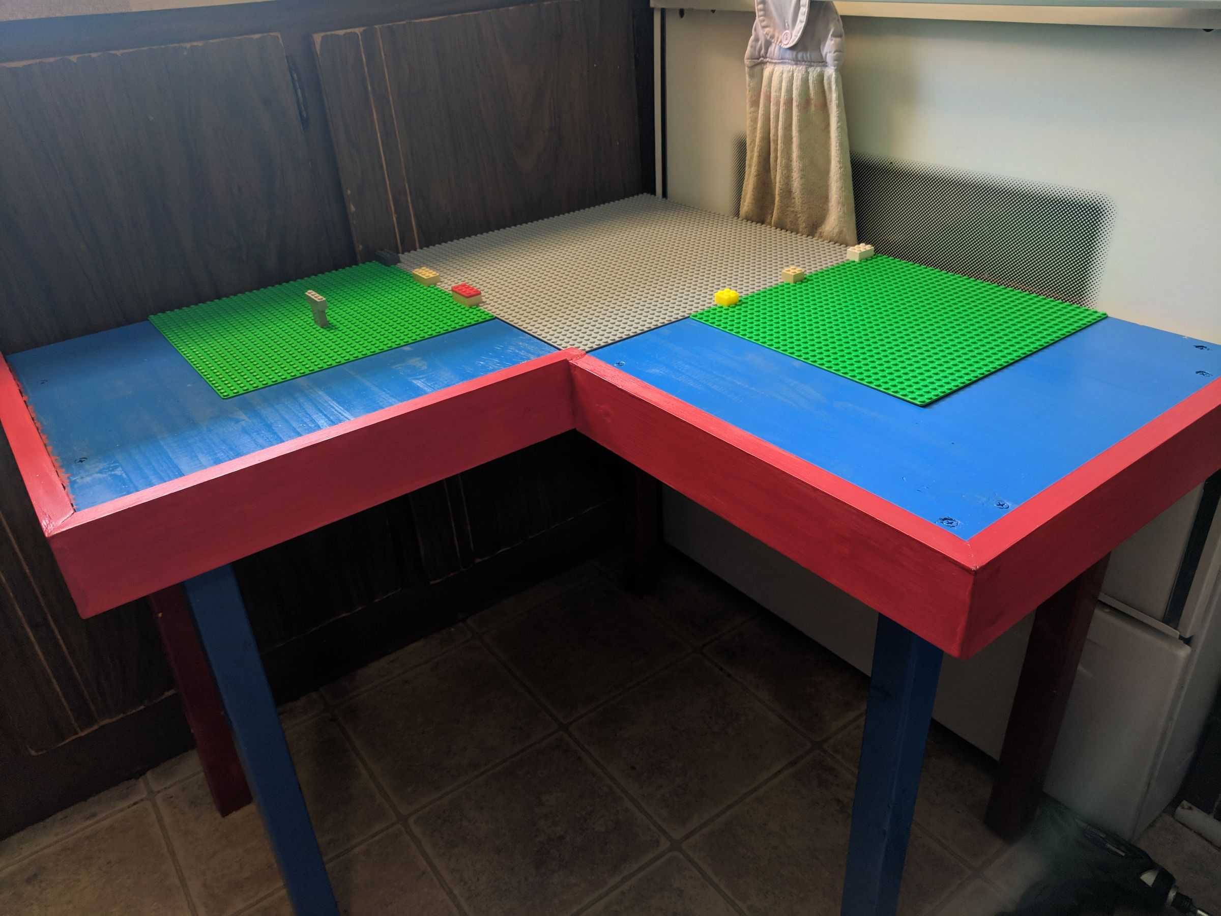 Corner Lego Table : 10 Steps (with Pictures) - Instructables