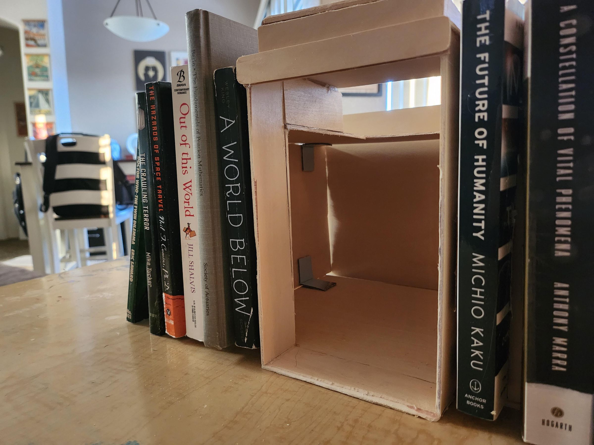 Doctor Who TARDIS Book Nook (That’s Bigger on the Inside!) : 7 Steps ...