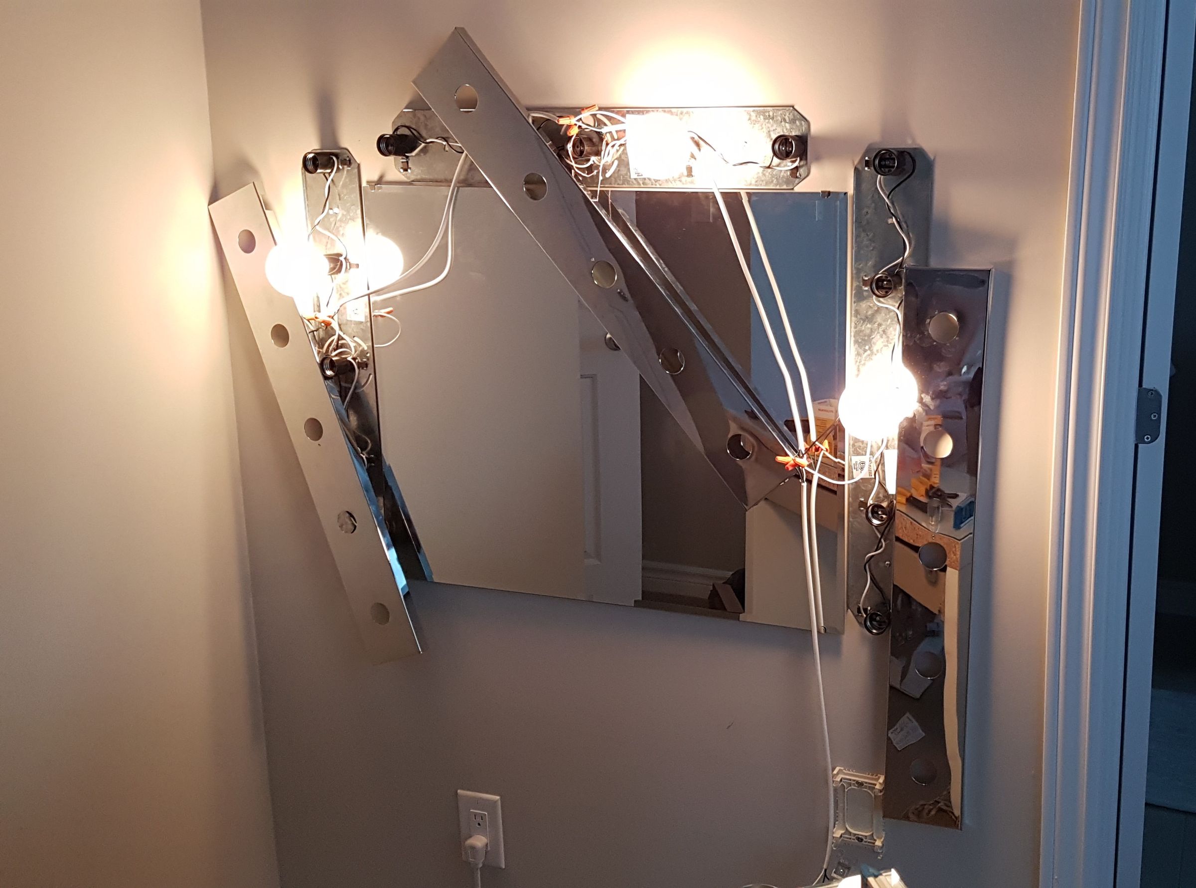 VANITY MIRROR WITH DESK & LIGHTS : 8 Steps (with Pictures) - Instructables