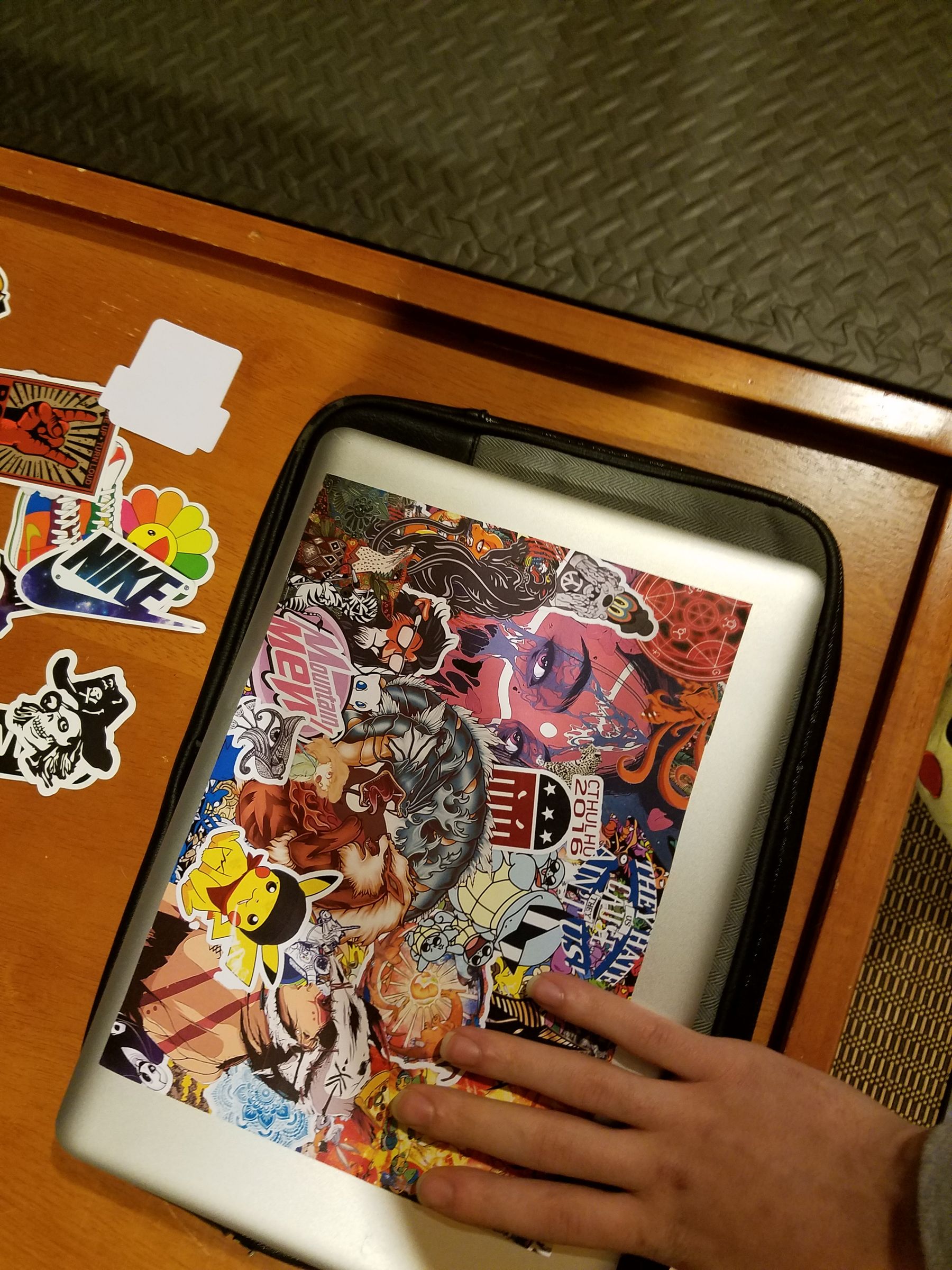 Laptop Stickerbomb : 8 Steps - Instructables