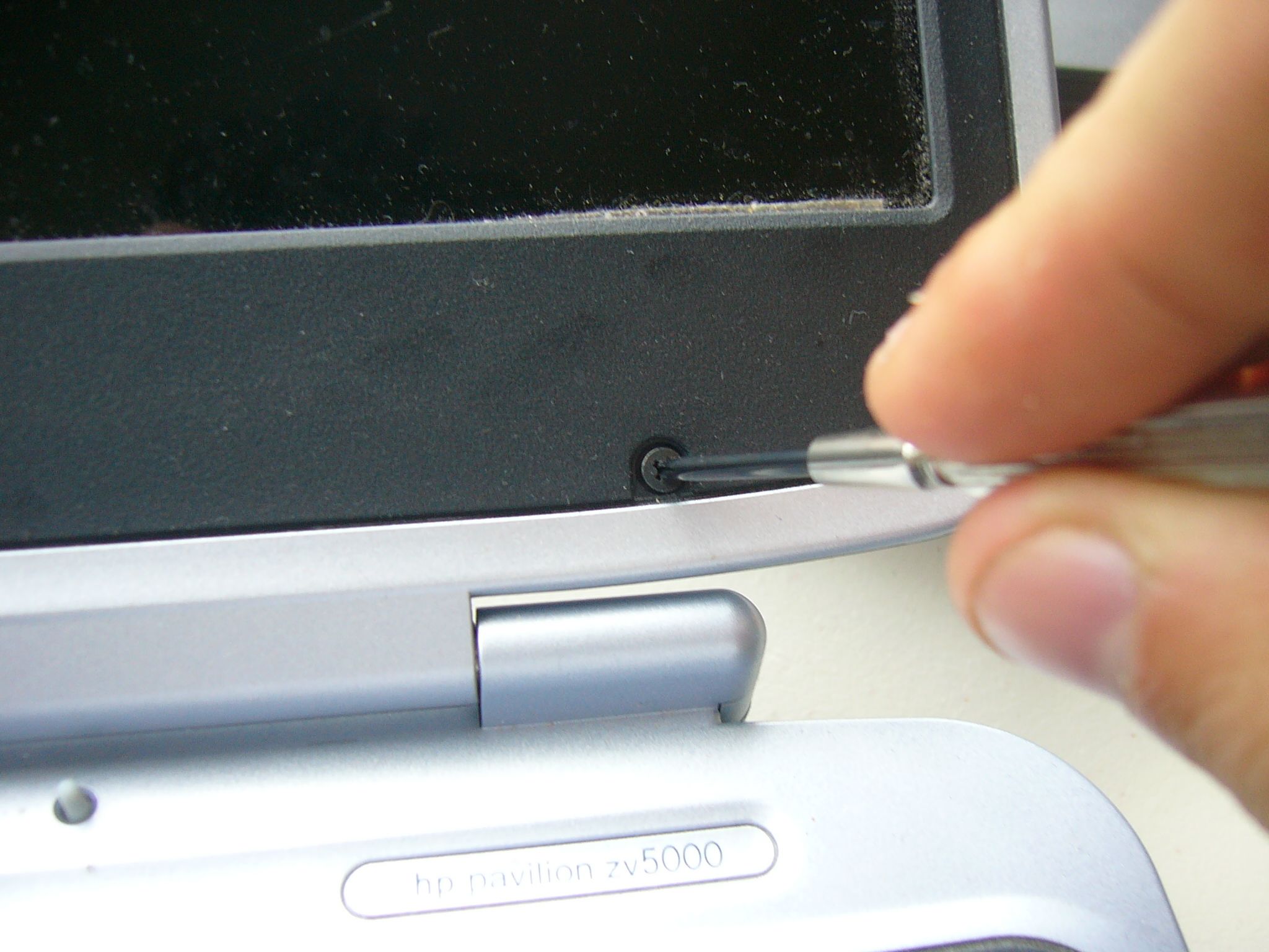 How to Take Apart a Laptop : 8 Steps - Instructables