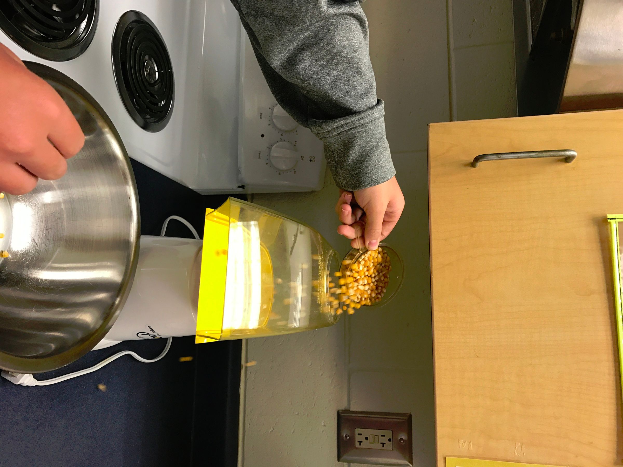 How to Use a Popcorn Popper : 6 Steps - Instructables
