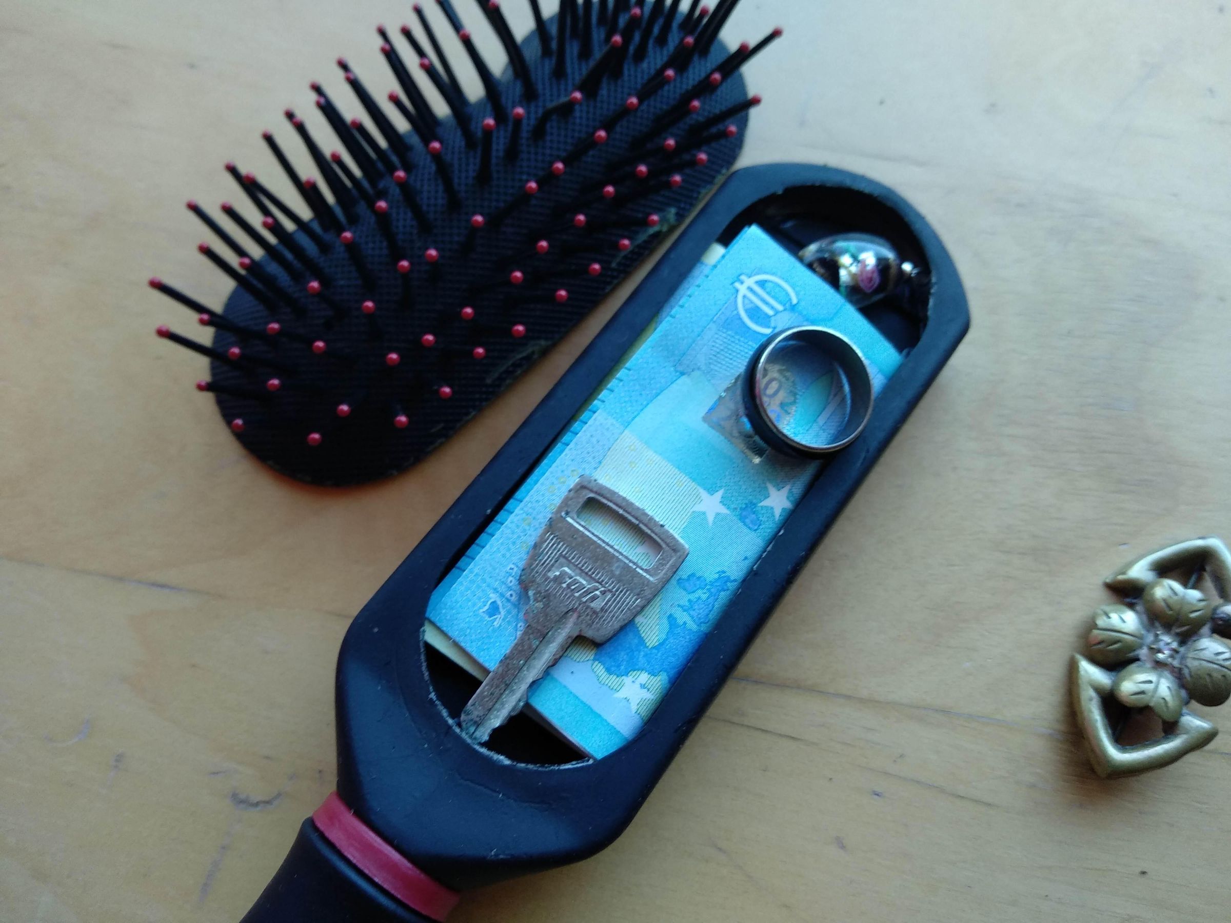 Secret Compartment in Your Hairbrush : 3 Steps - Instructables