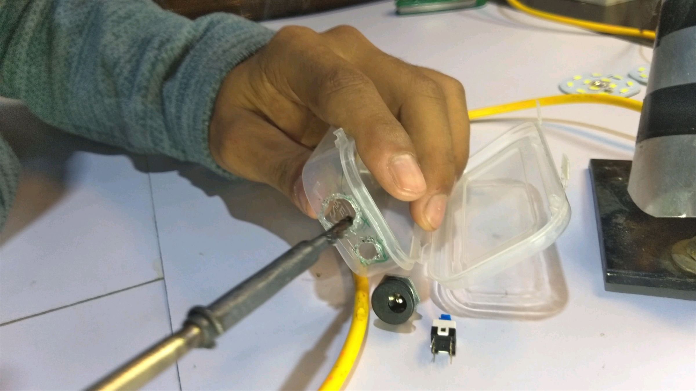 DIY LED FLASHLIGHT (SUPER BRIGHT) : 12 Steps (with Pictures ...