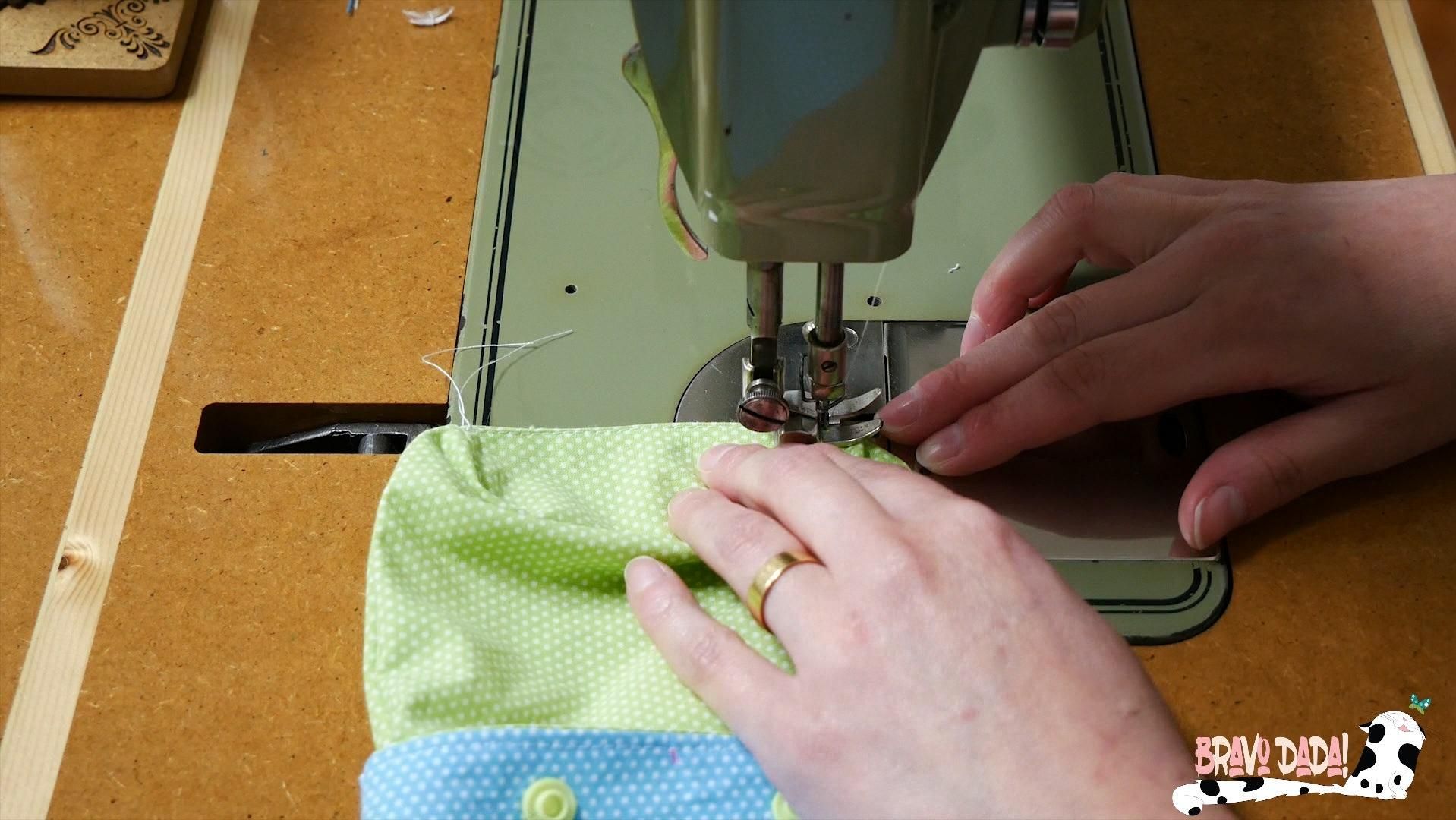 DIY How to Make a Quilted Sewing Machine Mat With Pockets and Thread ...