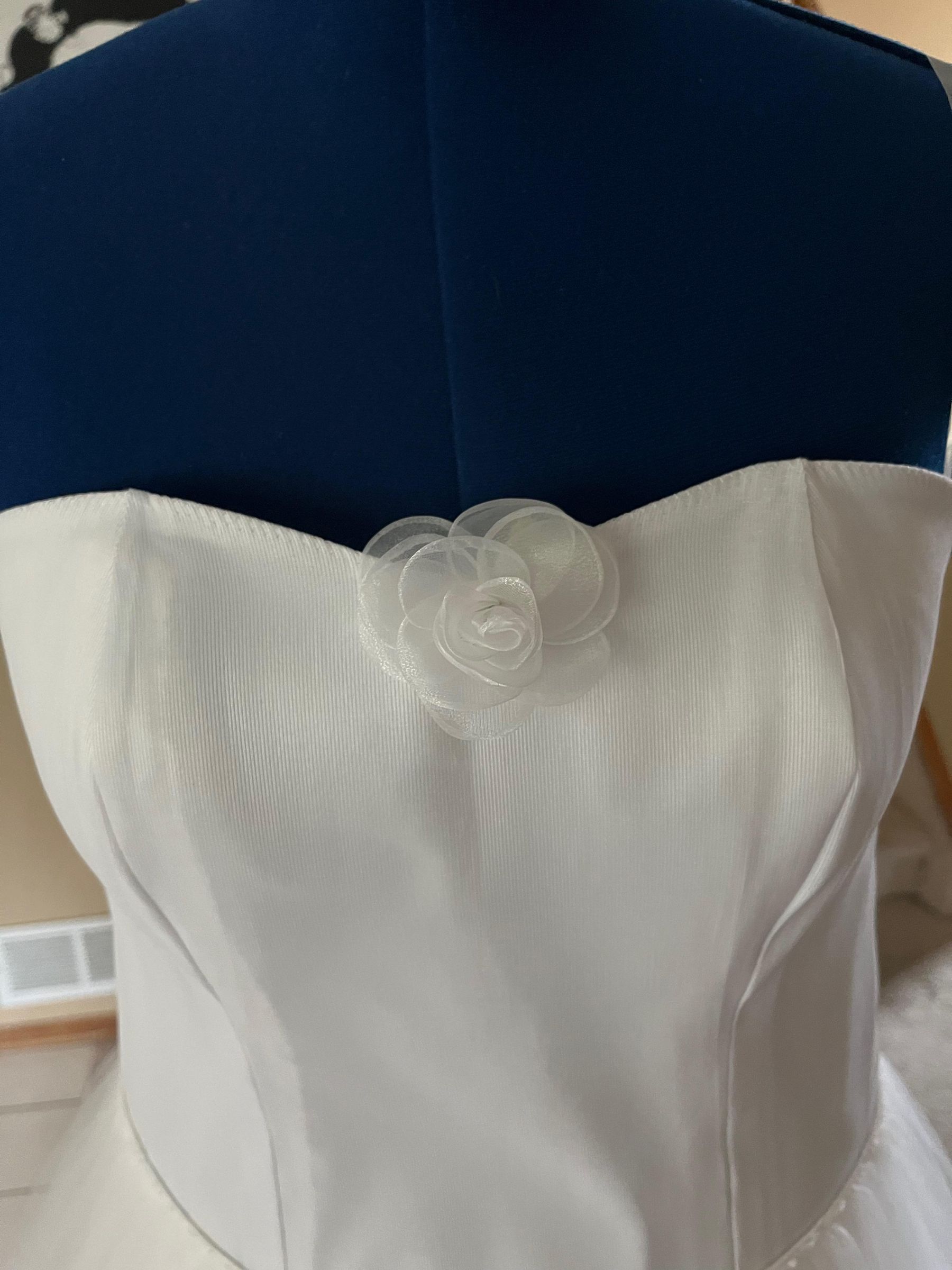 Color-Changing Prom Dress With Magic Wand : 9 Steps (with Pictures ...