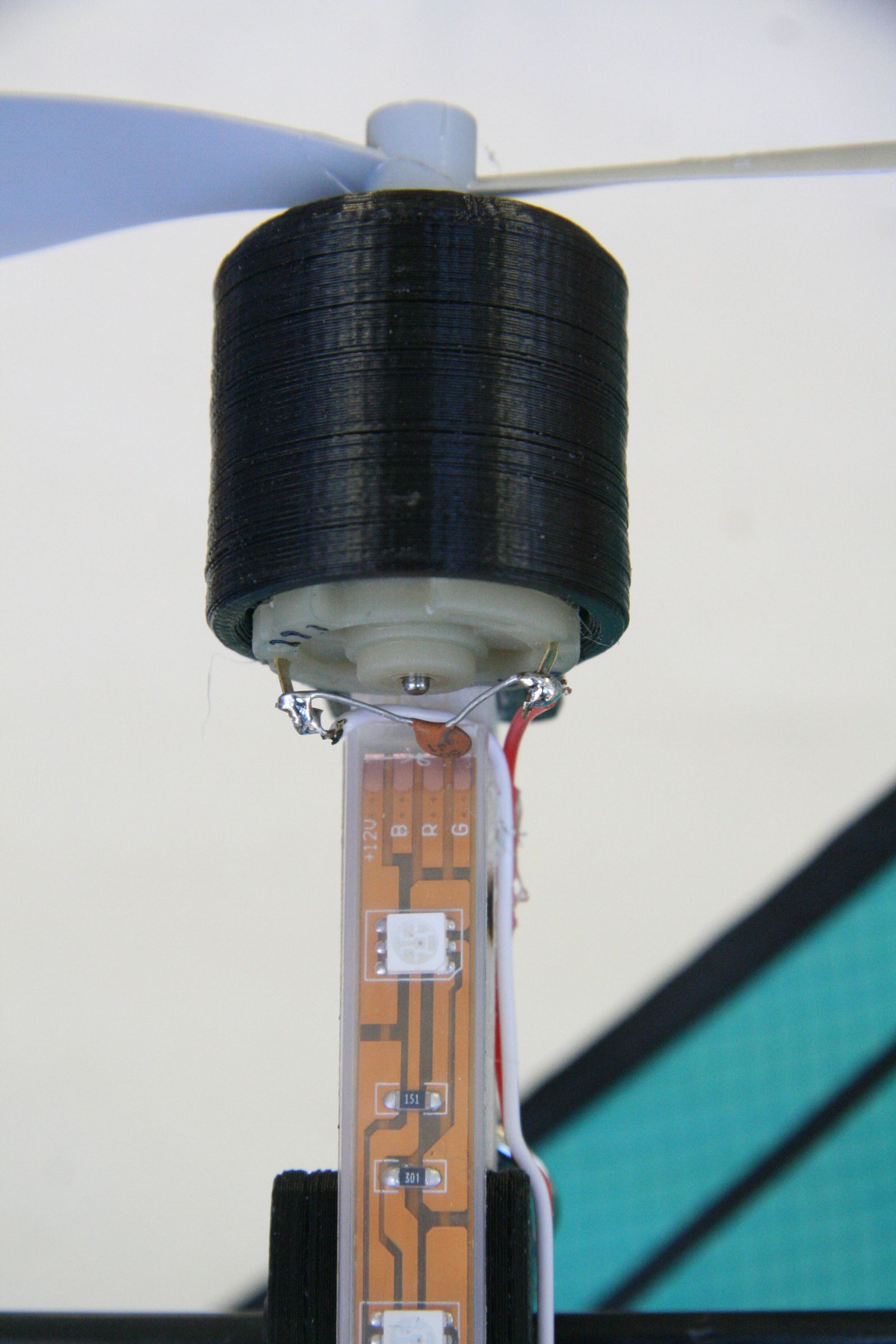 Kite With Wind-Powered LEDs : 6 Steps (with Pictures) - Instructables