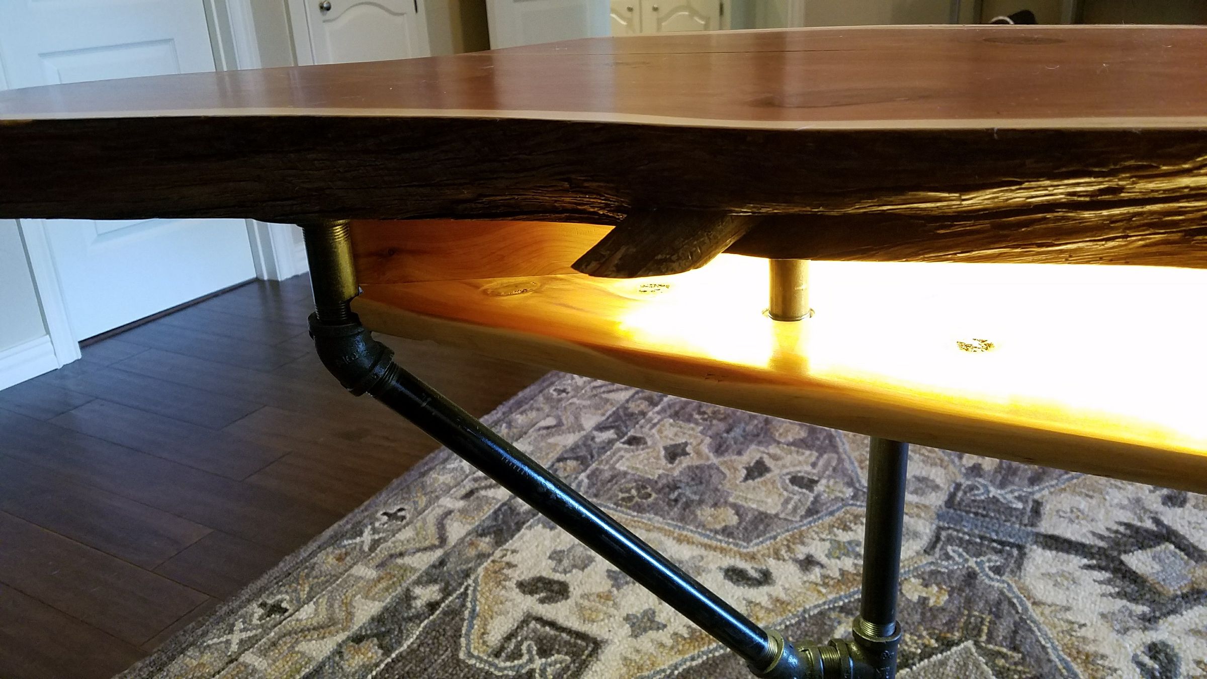 Live Edge Cedar Industrial Computer Desk : 8 Steps (with Pictures ...