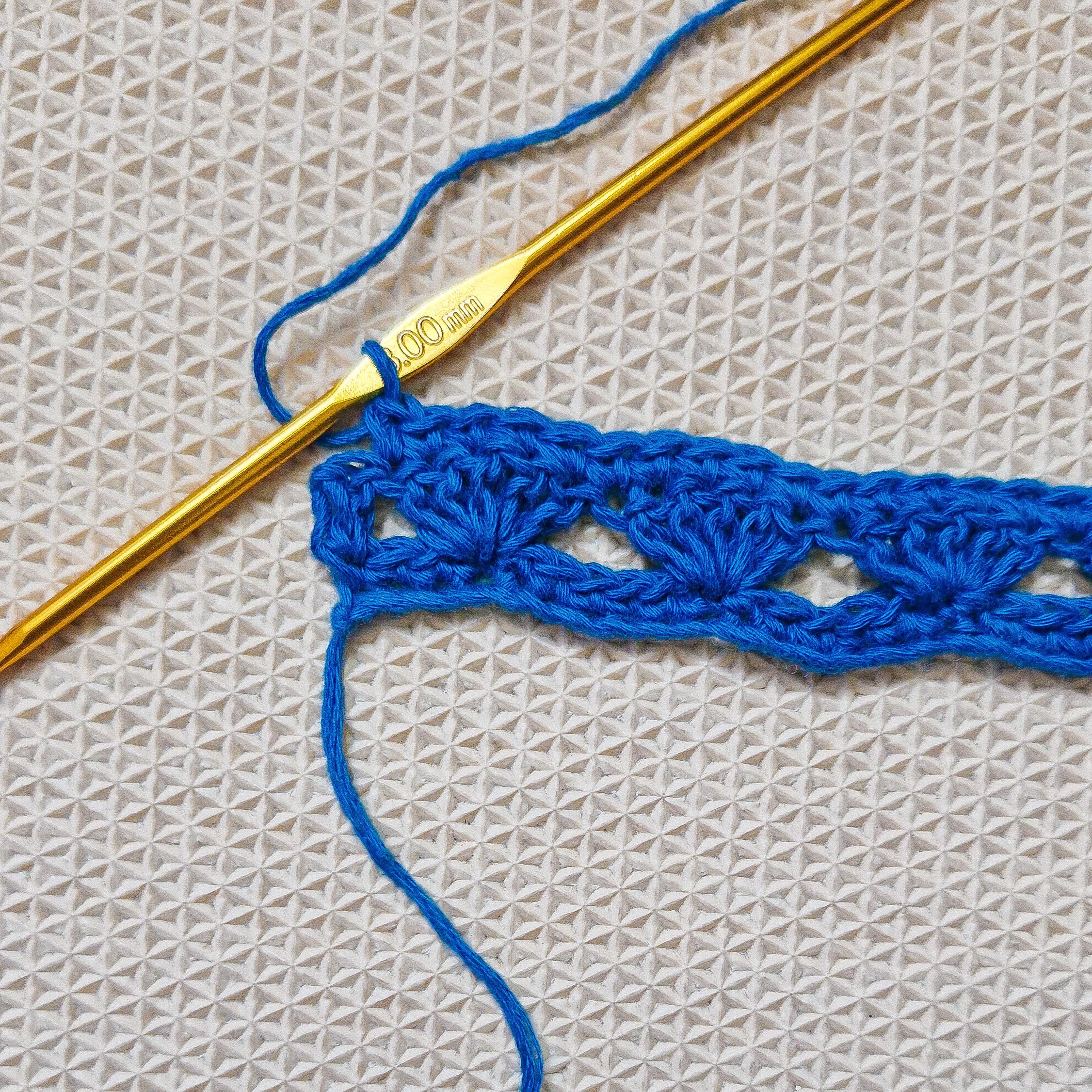 Simple and Easy Lacy Shell Crochet Table Runner : 7 Steps - Instructables