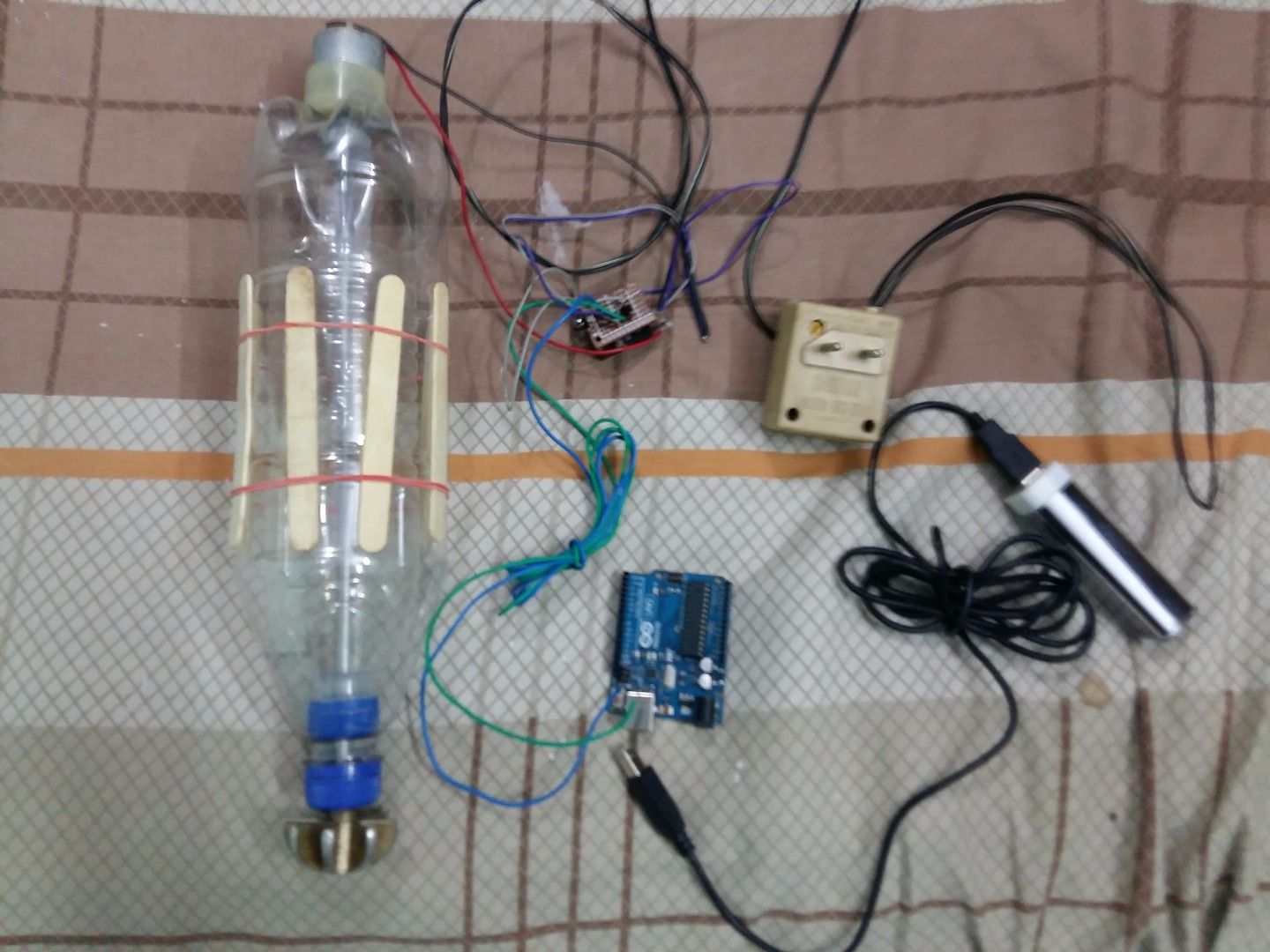 Simplest Automatic Fish Feeder : 6 Steps (with Pictures) - Instructables