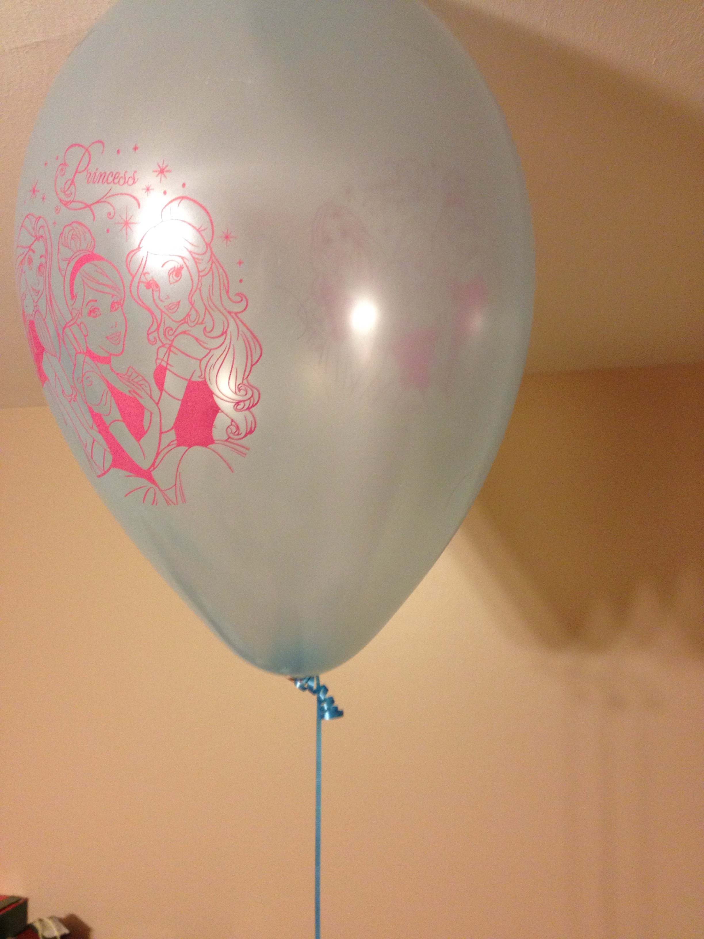 How to Make a Balloon Like Its Floating With Helium Inside : 10 Steps ...