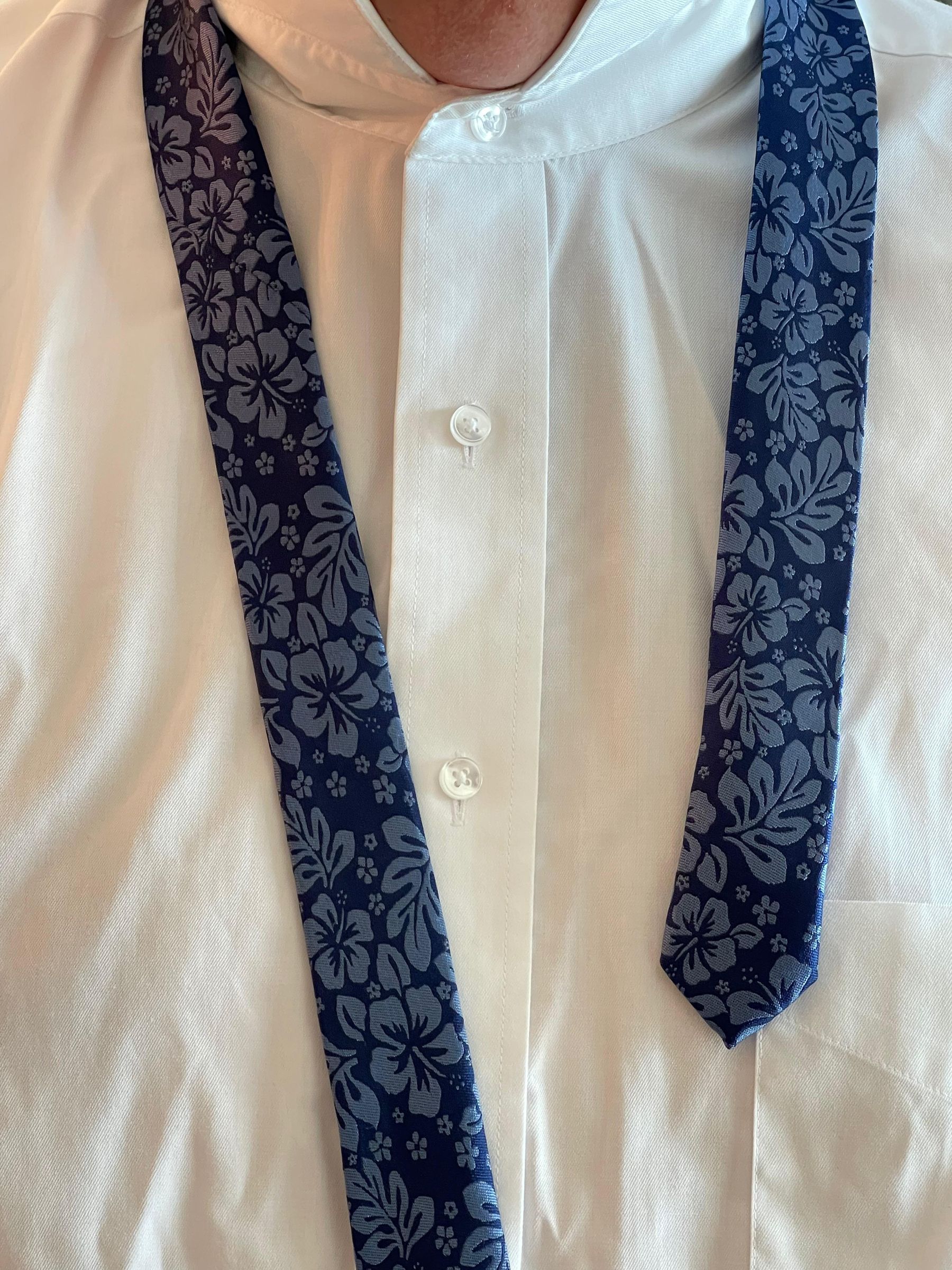 How to Tie a Neck Tie in a Full Windsor Knot : 10 Steps - Instructables