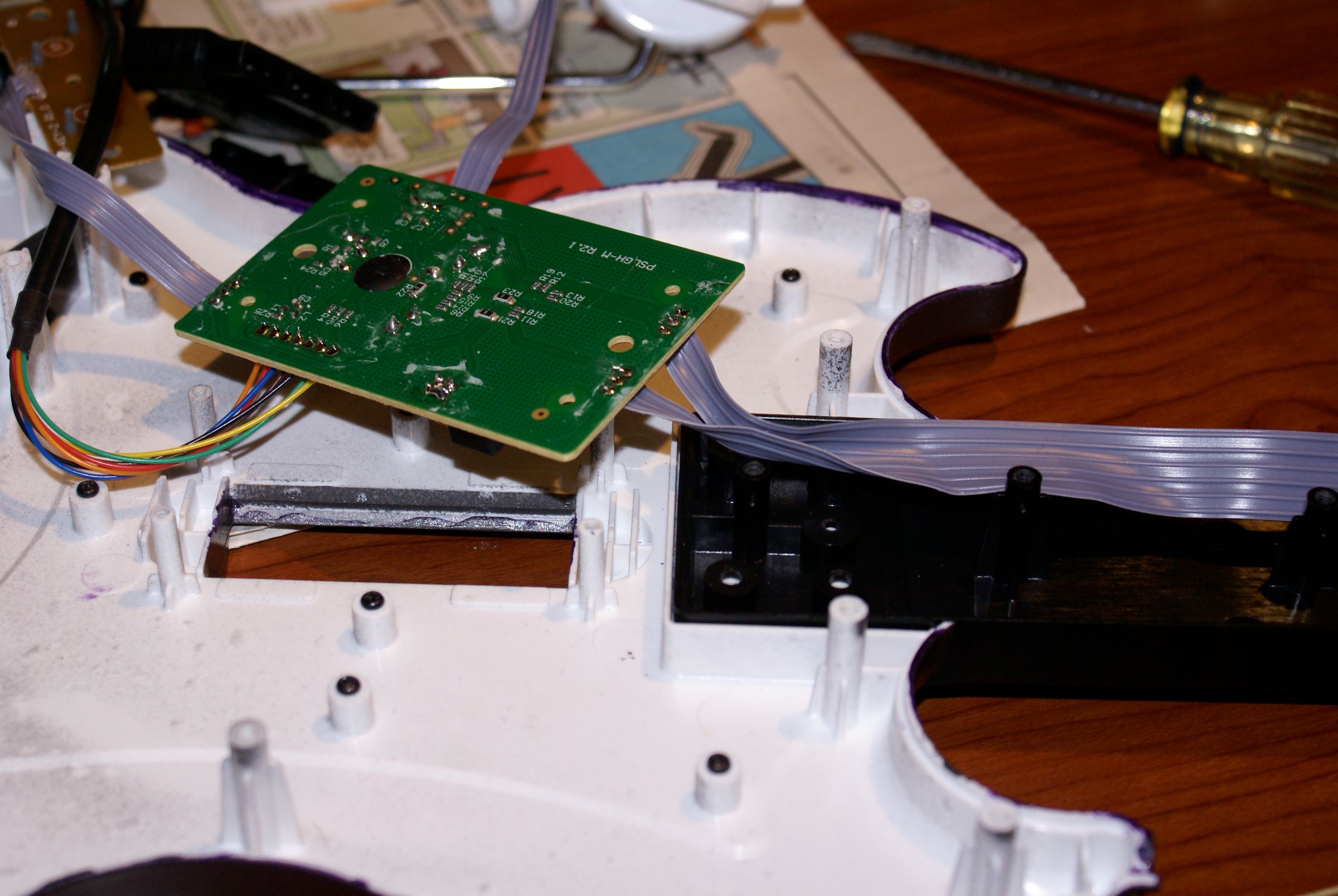 How to Disassemble a Guitar Hero SG Controller for Painting : 6 Steps ...
