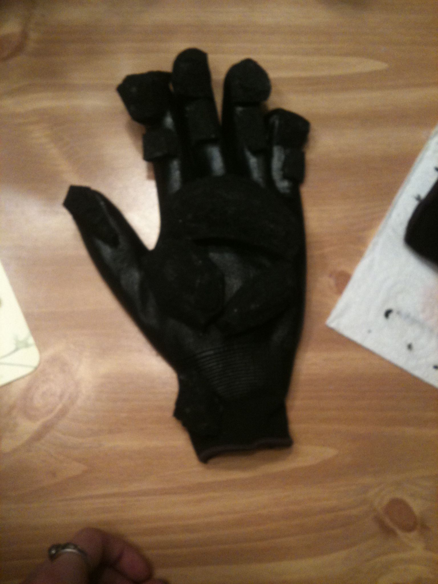 Werewolf Paws (Front) : 5 Steps - Instructables